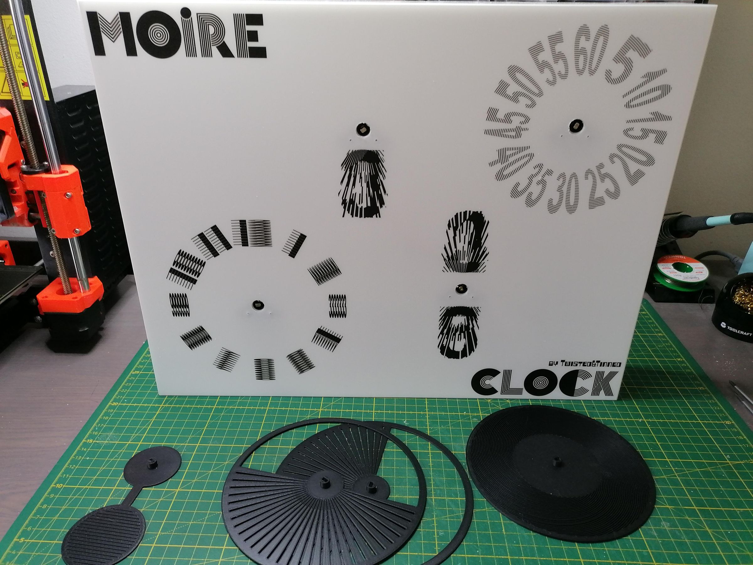 Moiré Clock : 9 Steps (with Pictures) - Instructables