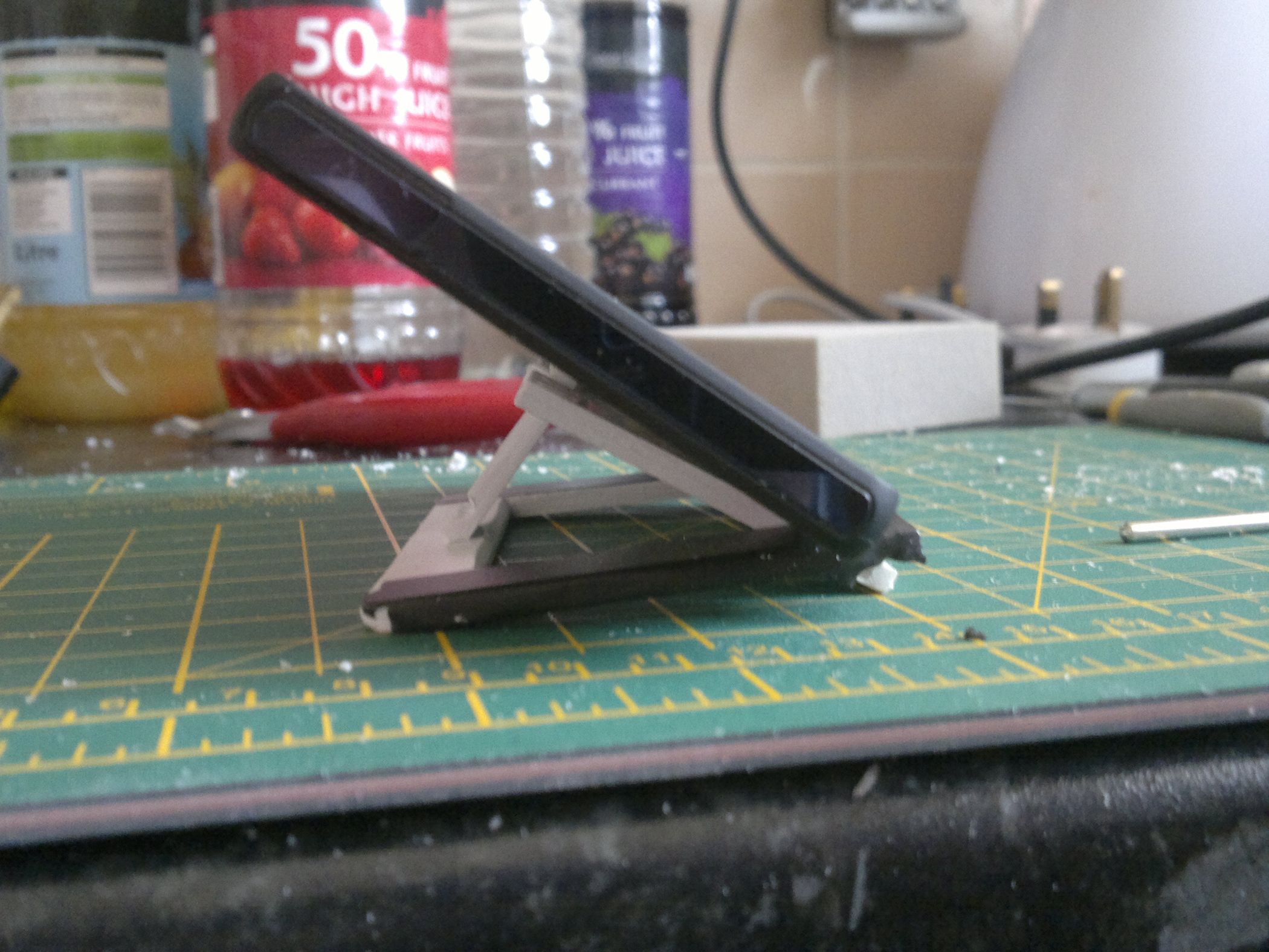 Mobile Phone Stand Wallet Card : 5 Steps - Instructables