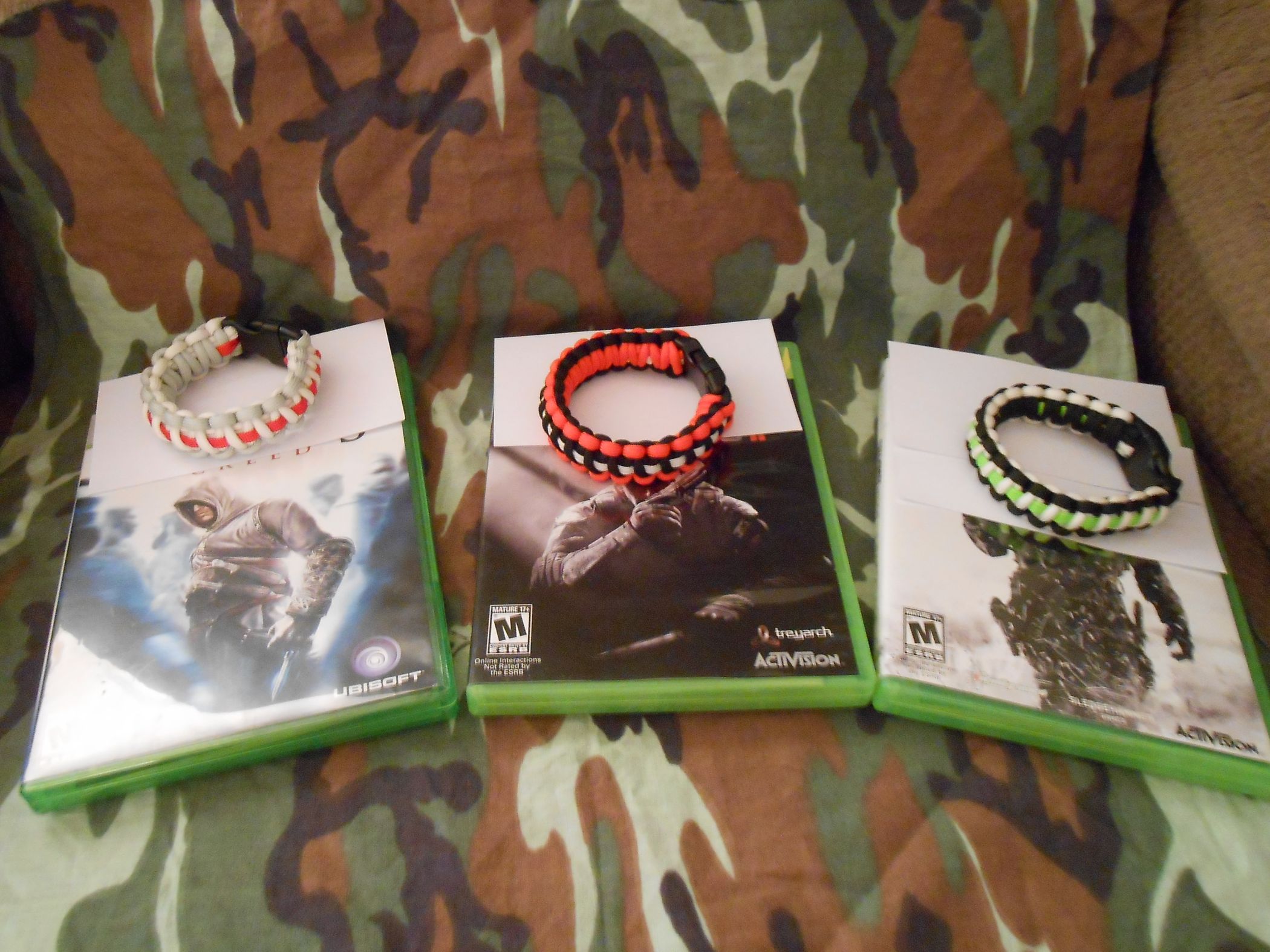 Video Game Inspired Paracord Bracelets : 4 Steps - Instructables
