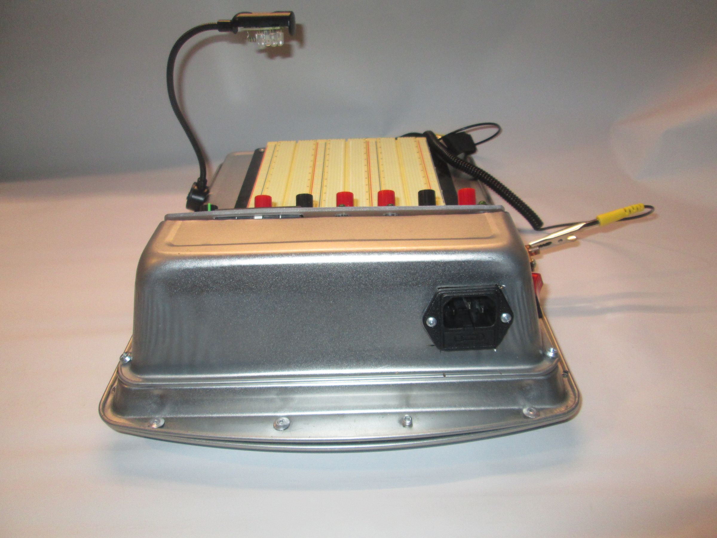 Powered Breadboard Workstation : 6 Steps (with Pictures) - Instructables