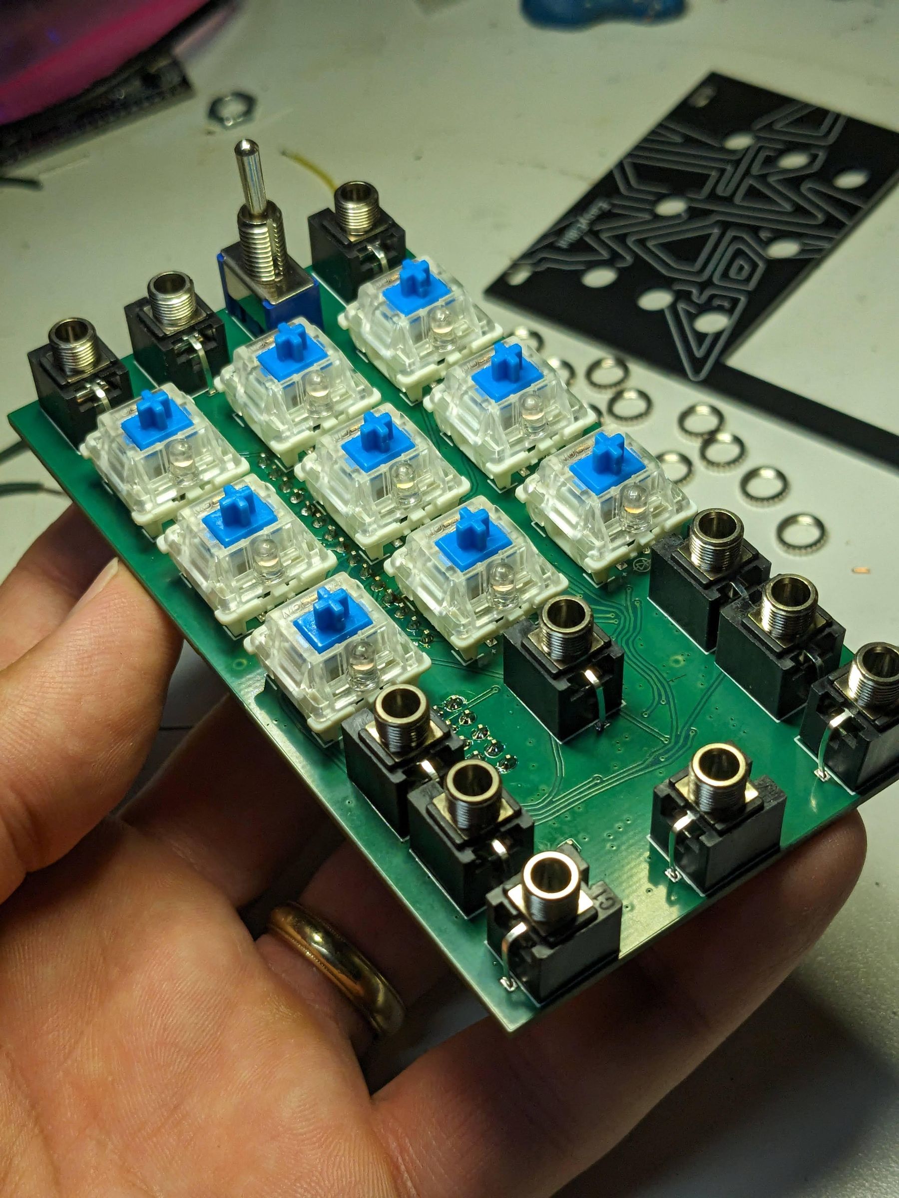EasyEi8ht Performance Trigger Sequencer Eurorack Module : 13 Steps (with Pictures) - Instructables