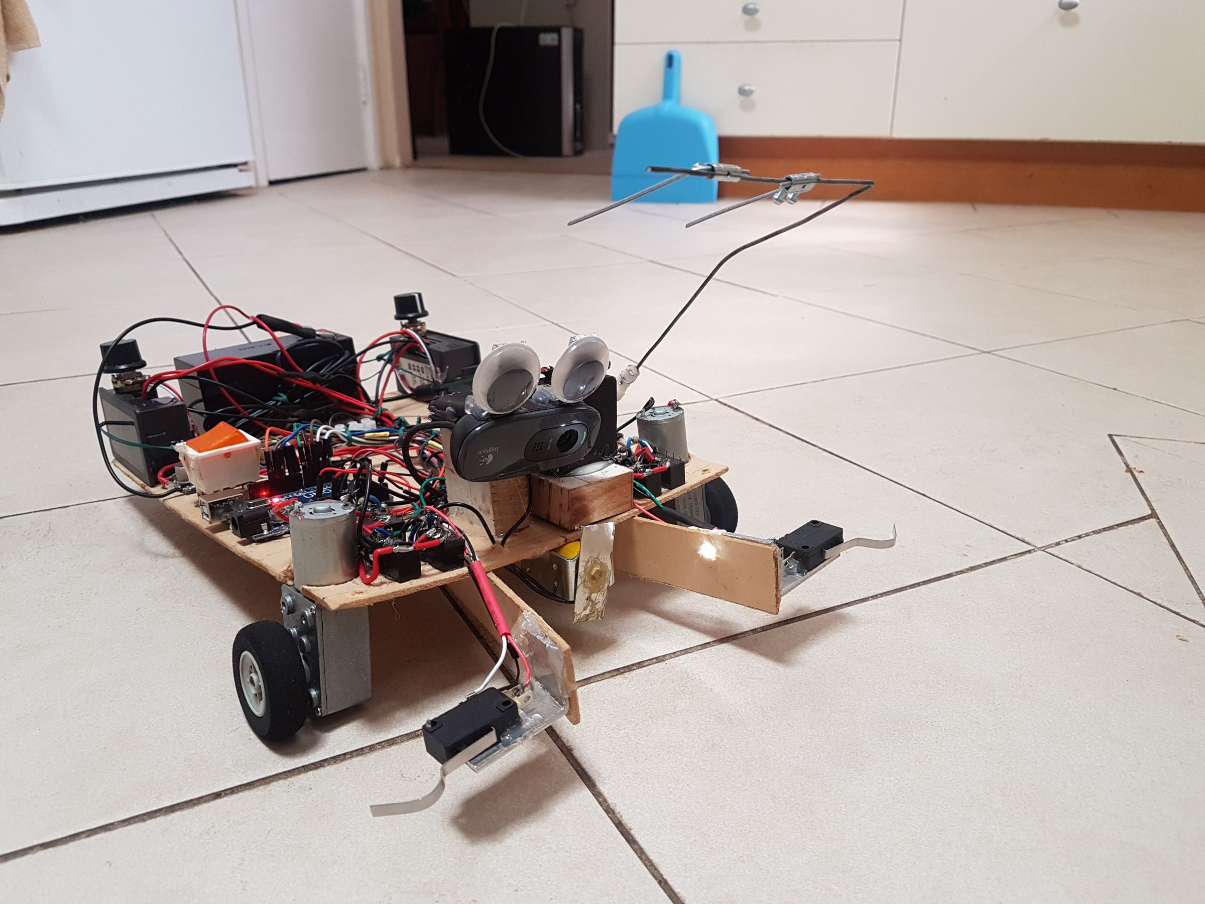 Autonomous Soccer Playing Robot : 4 Steps (with Pictures) - Instructables
