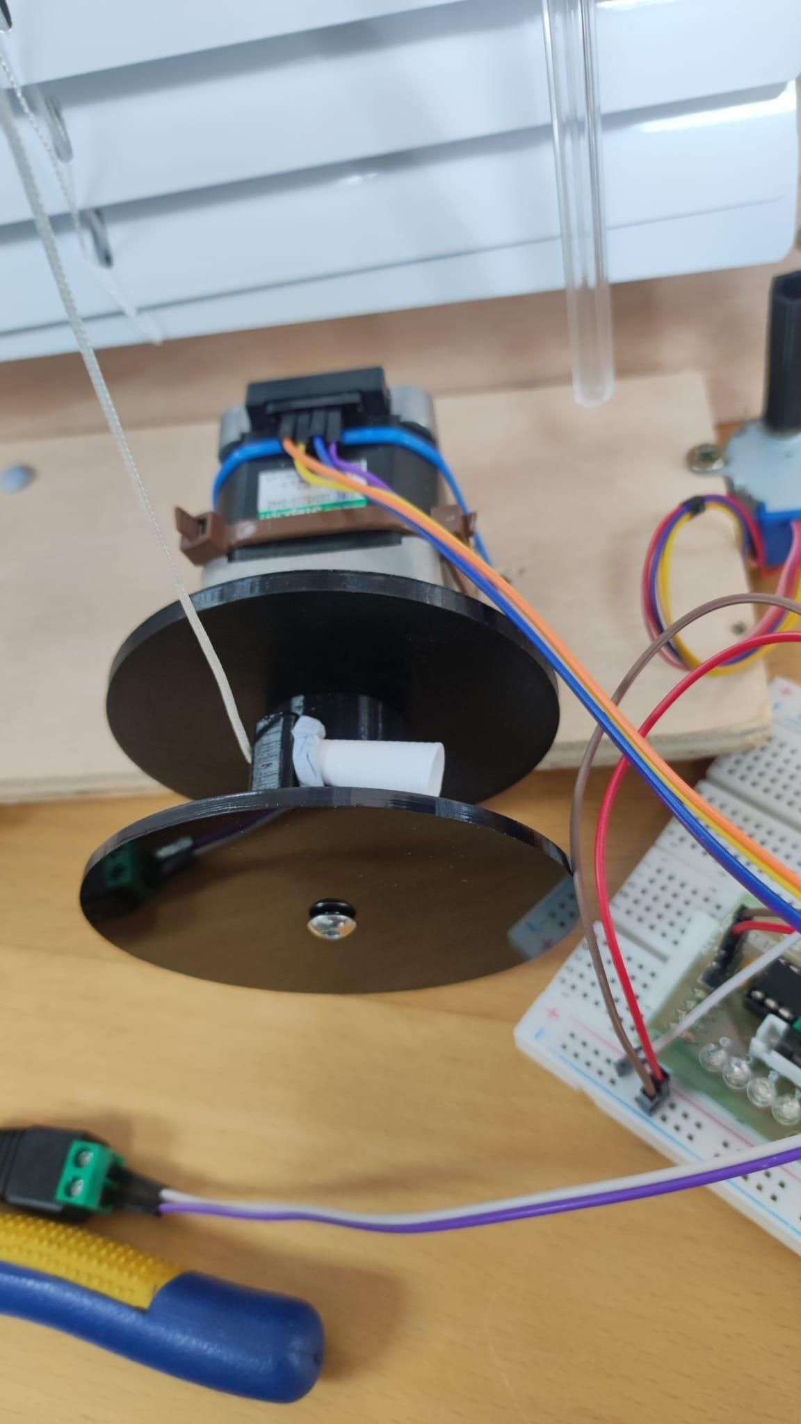 Self-regulating Motorized Blinds : 5 Steps - Instructables