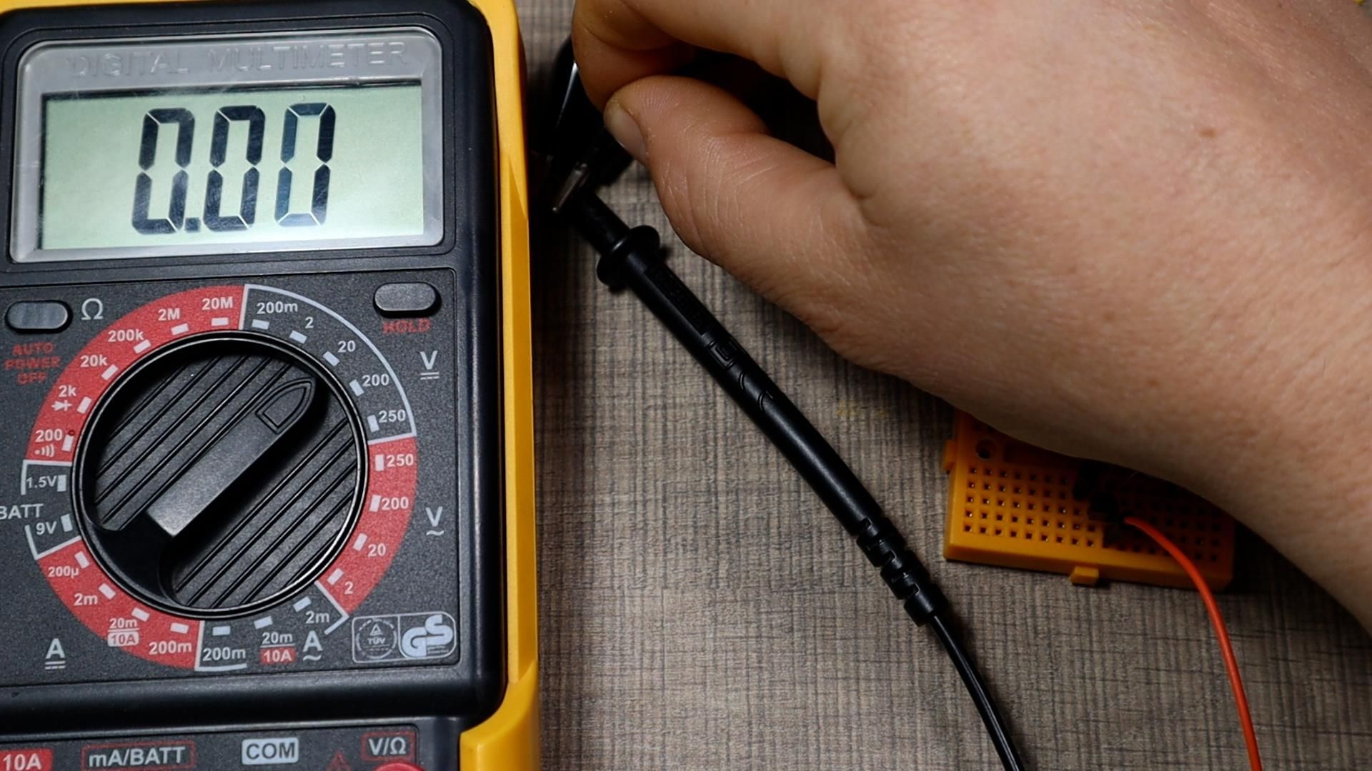 Single Transistor Voltage Level Shifter : 5 Steps - Instructables