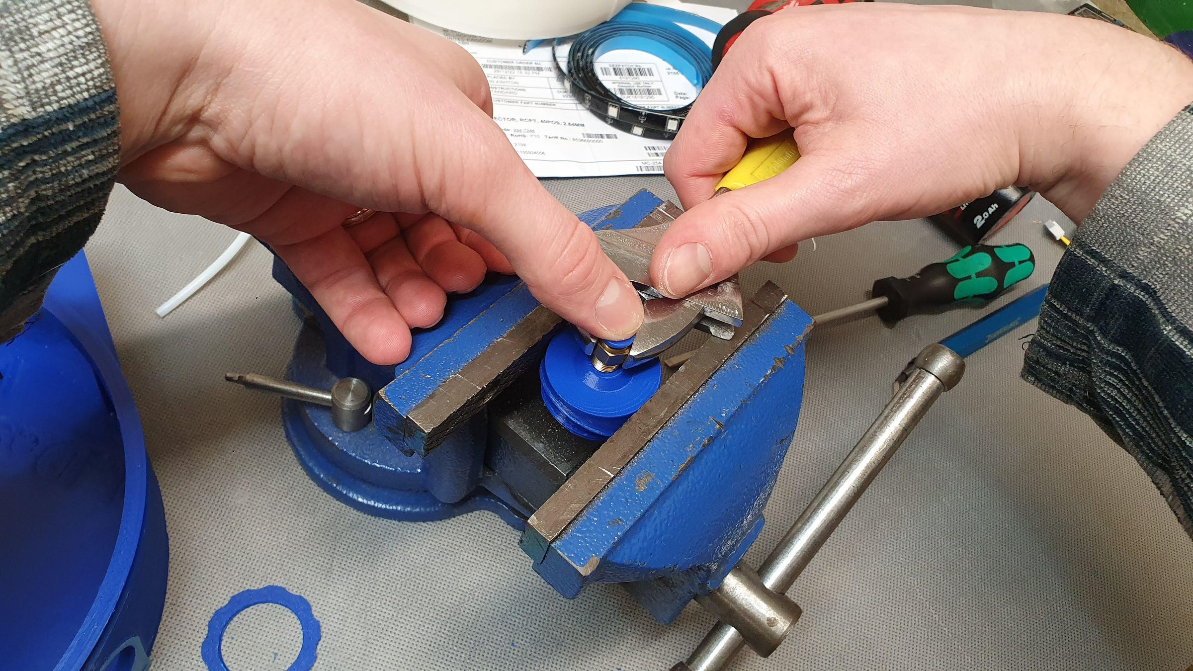 AnkerMake M5 Dry Box Spool Holder : 12 Steps (with Pictures ...