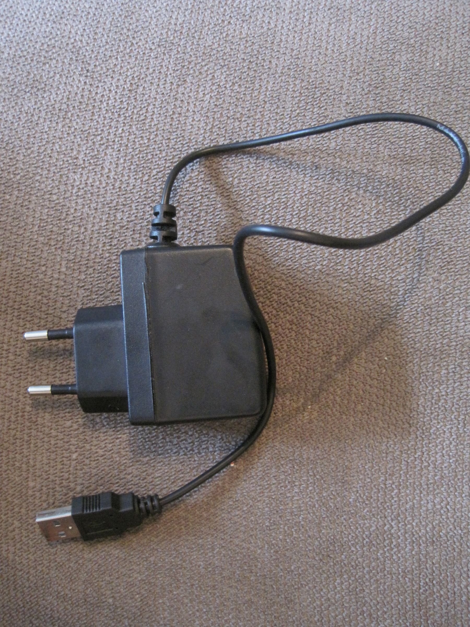 Usb Flash Memory in Wall Adapter. "It's a USB Data-safe!" - Instructables