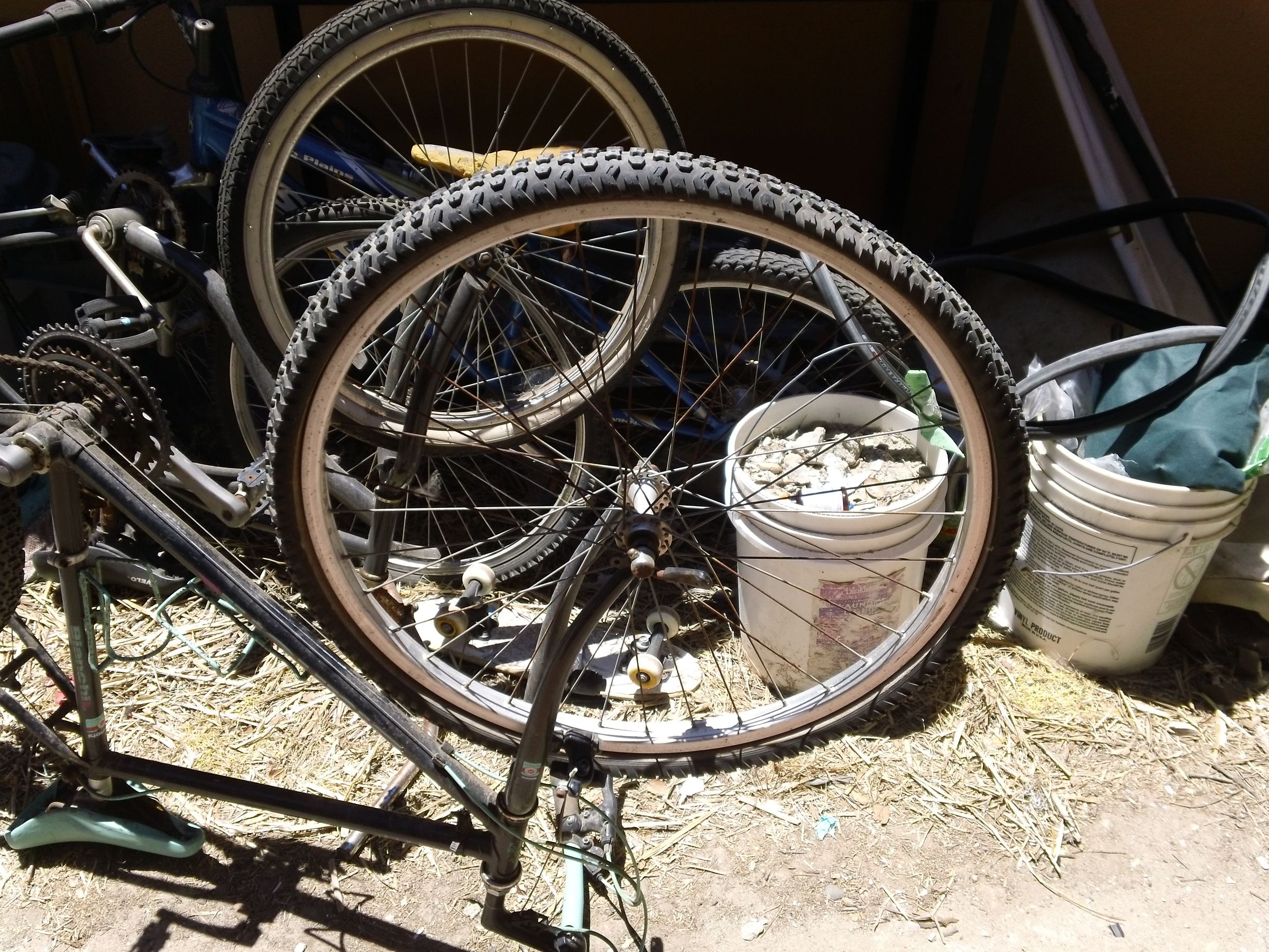 HOW TO FIX a FLAT TIRE ON a BIKE. : 8 Steps - Instructables