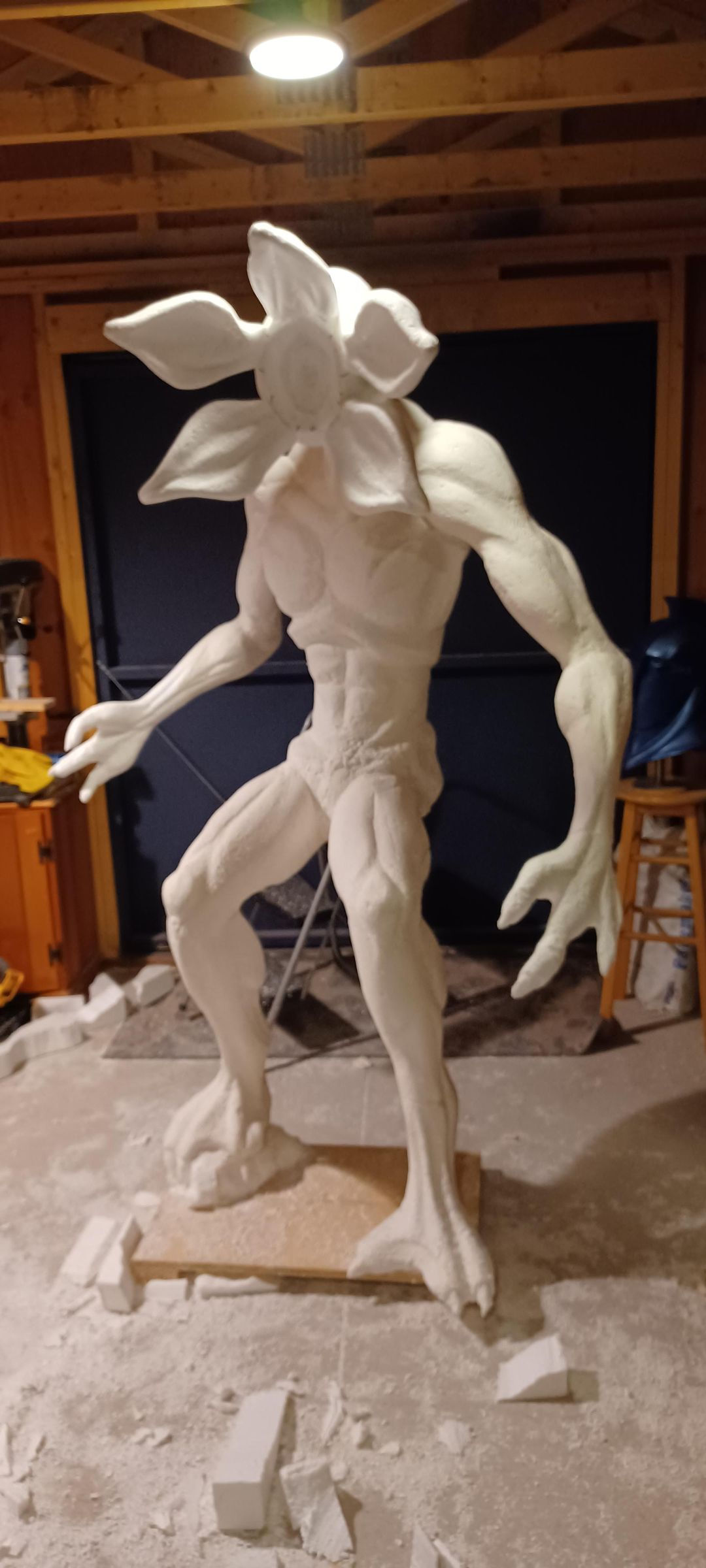 Stranger Things Demogorgon- Life-size Halloween Statue : 6 Steps (with ...