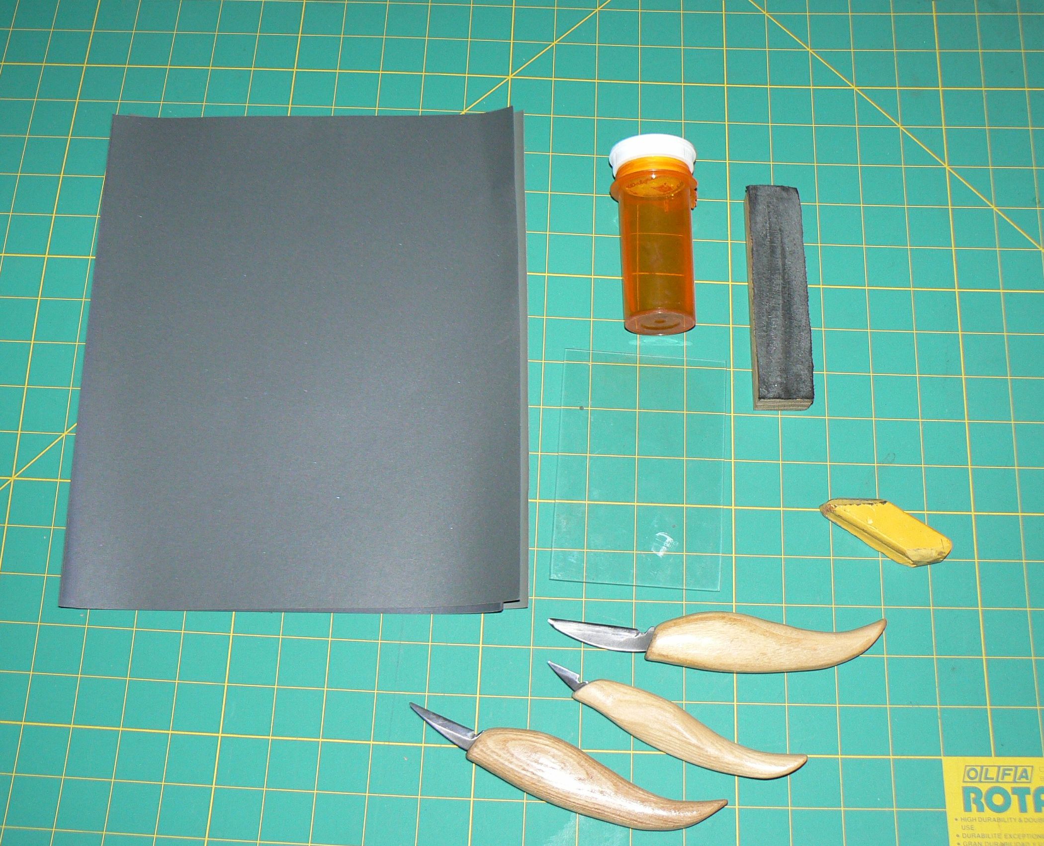 Getting a Knife Razor Sharp With Sand Paper : 3 Steps - Instructables