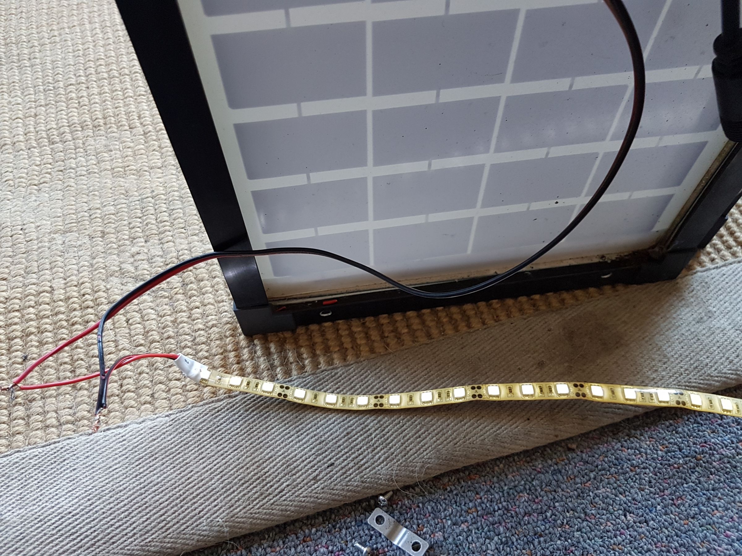 LED Skylight That Is Solar Powered - Retrofit : 4 Steps - Instructables