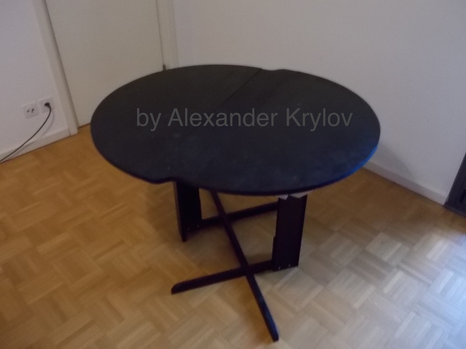 A Versatile Table : 4 Steps - Instructables