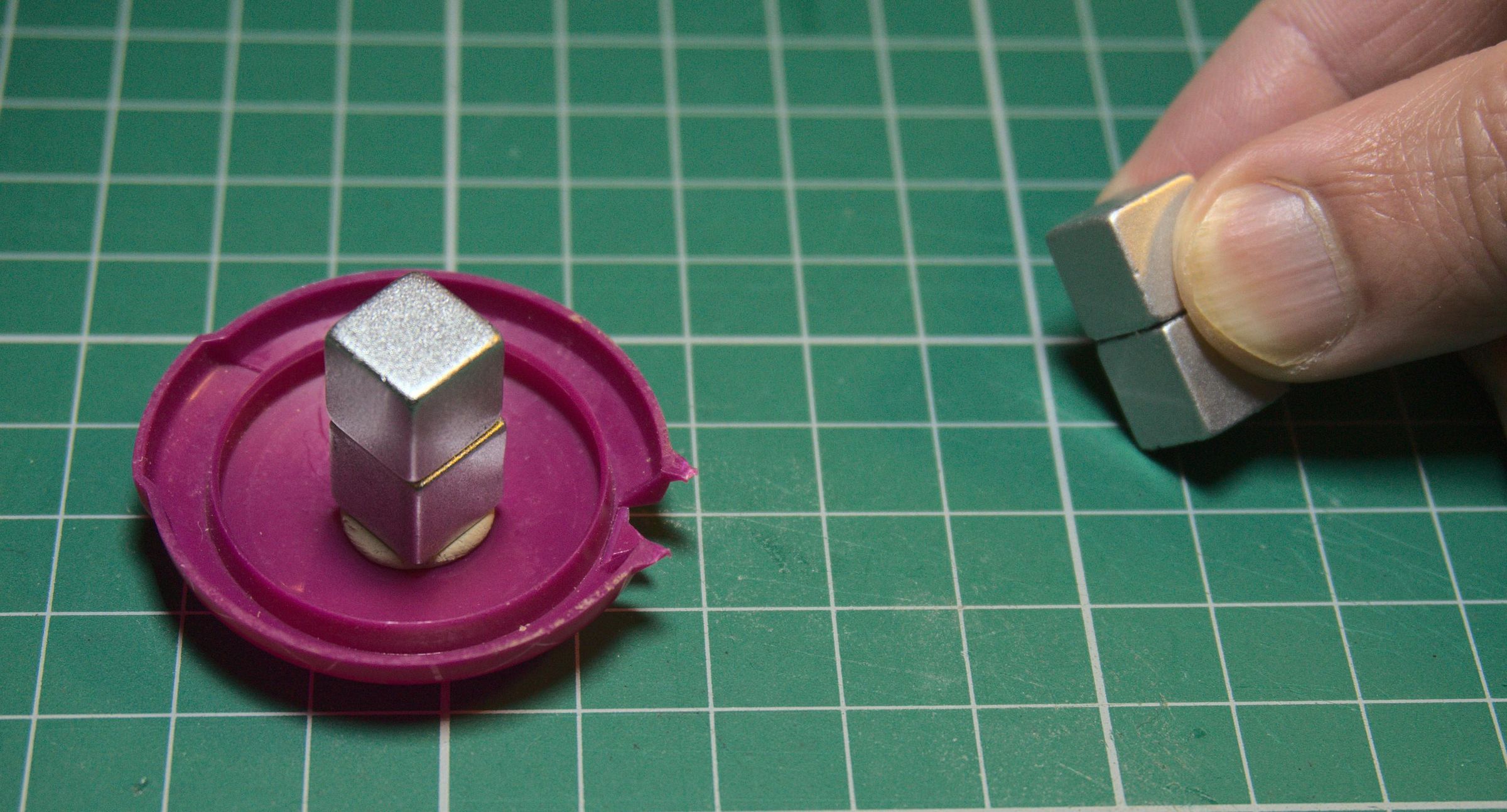 Magnetic Spinning Desk Toy : 5 Steps (with Pictures) - Instructables