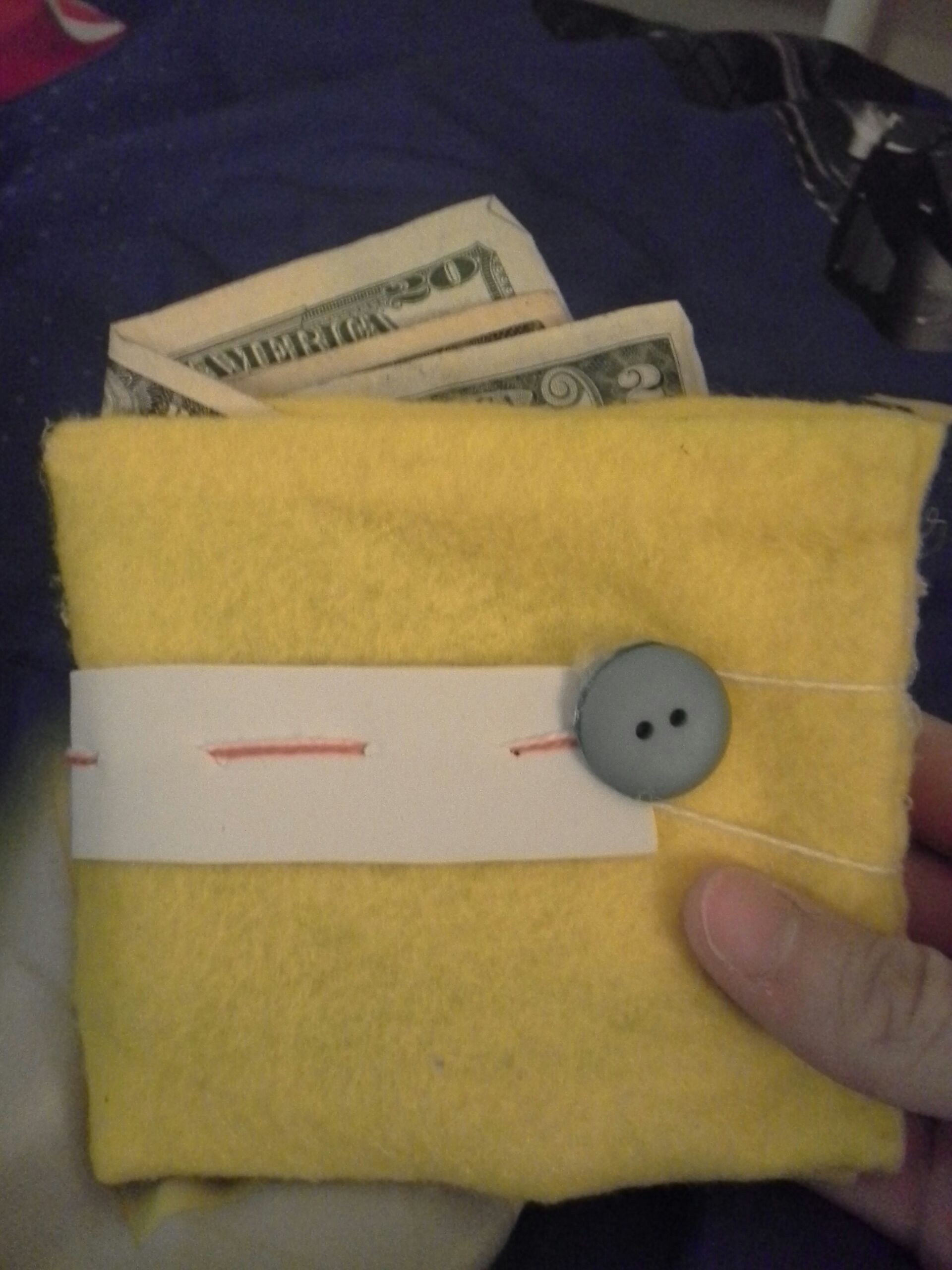 Felt Wallet : 4 Steps - Instructables