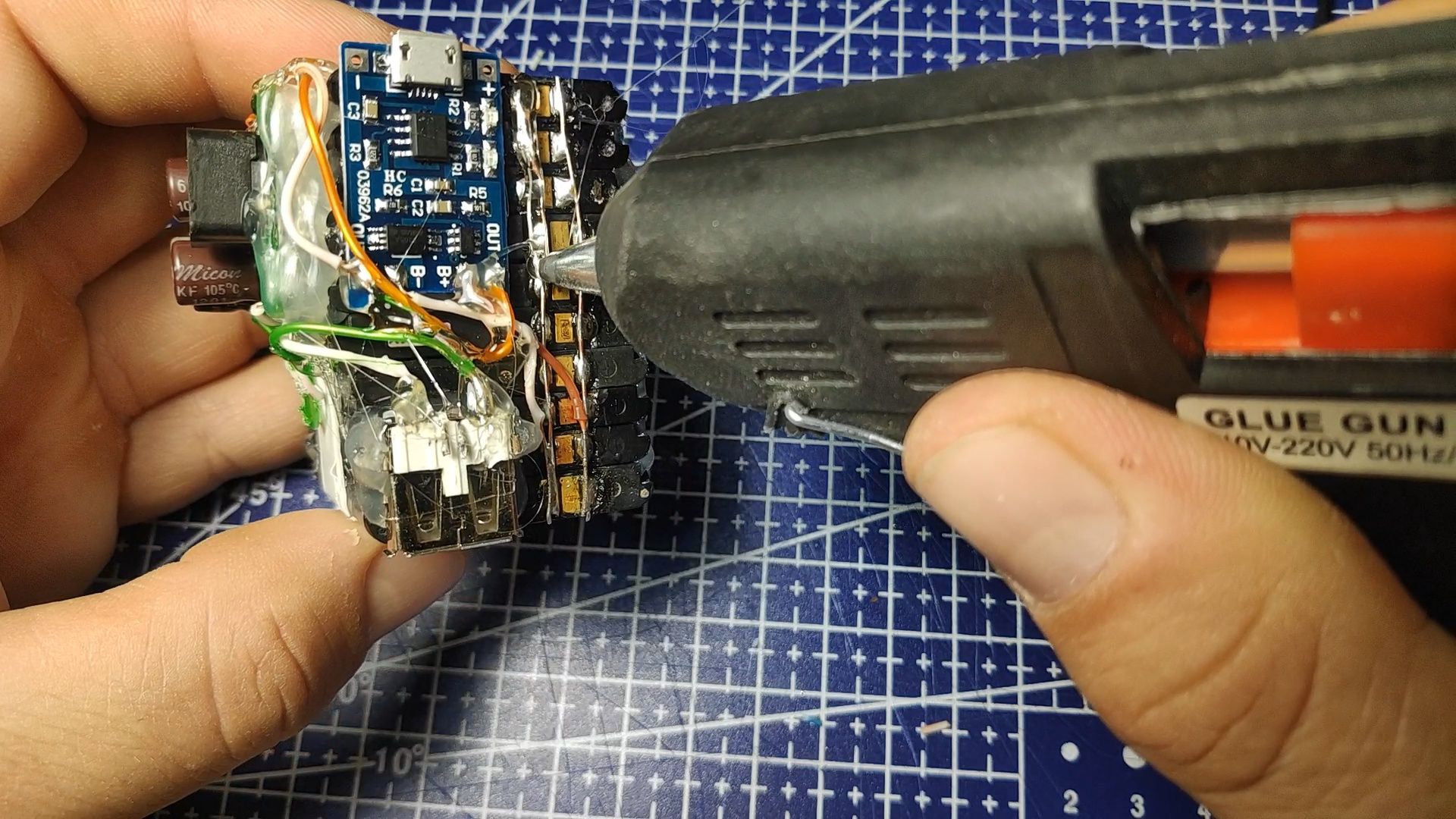 DIY Mobile Phone Battery Power Bank : 5 Steps - Instructables