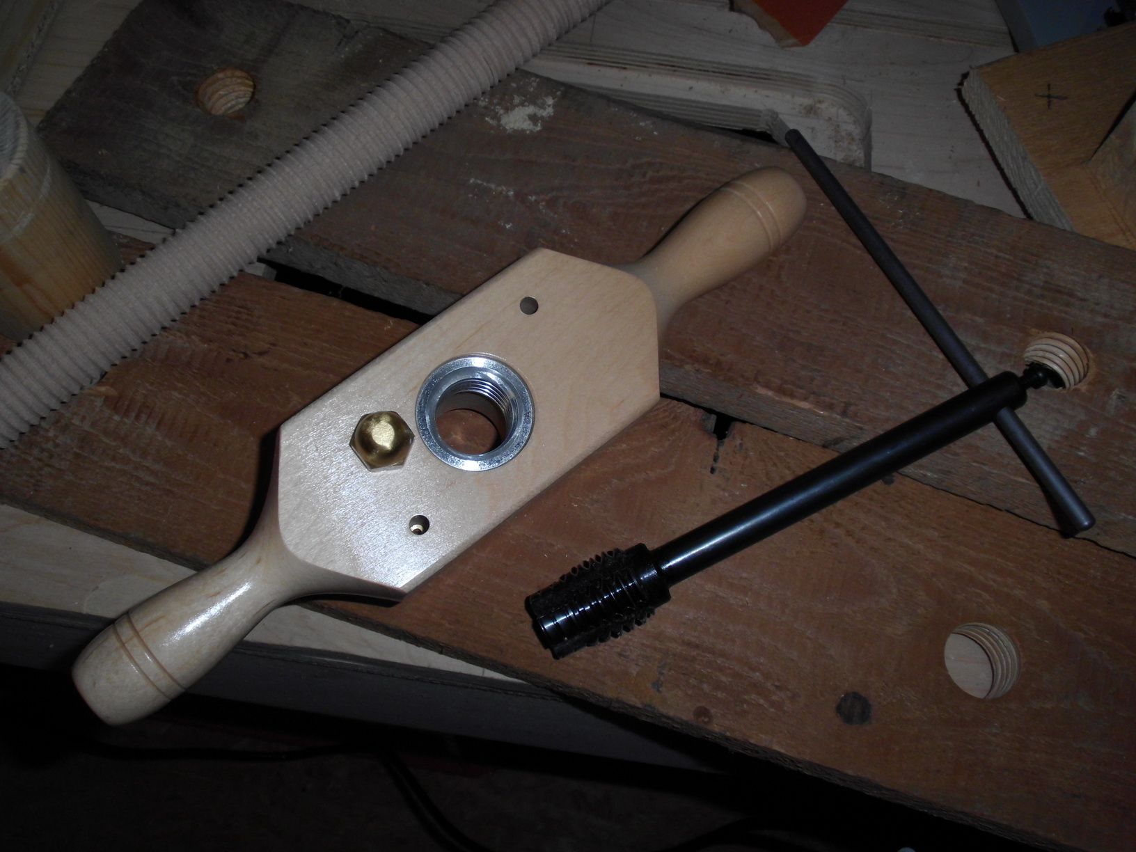 Double Screw Wooden Vice (unfinished) : 6 Steps - Instructables
