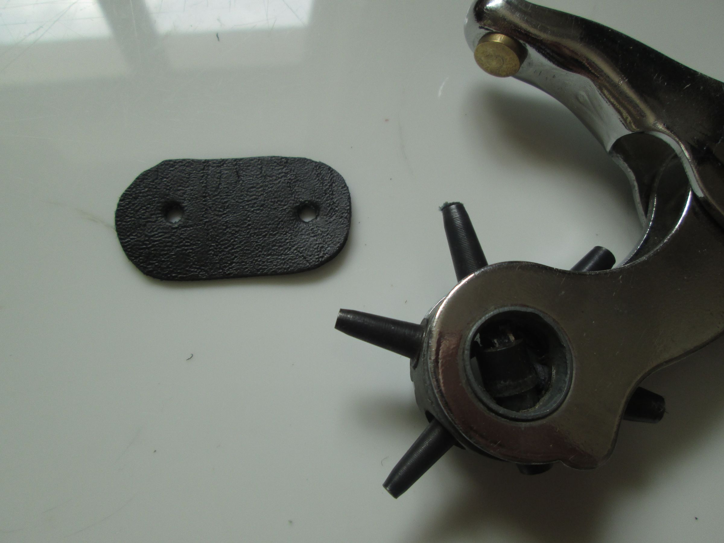 Make Handcuffs From a Suitcase : 5 Steps (with Pictures) - Instructables