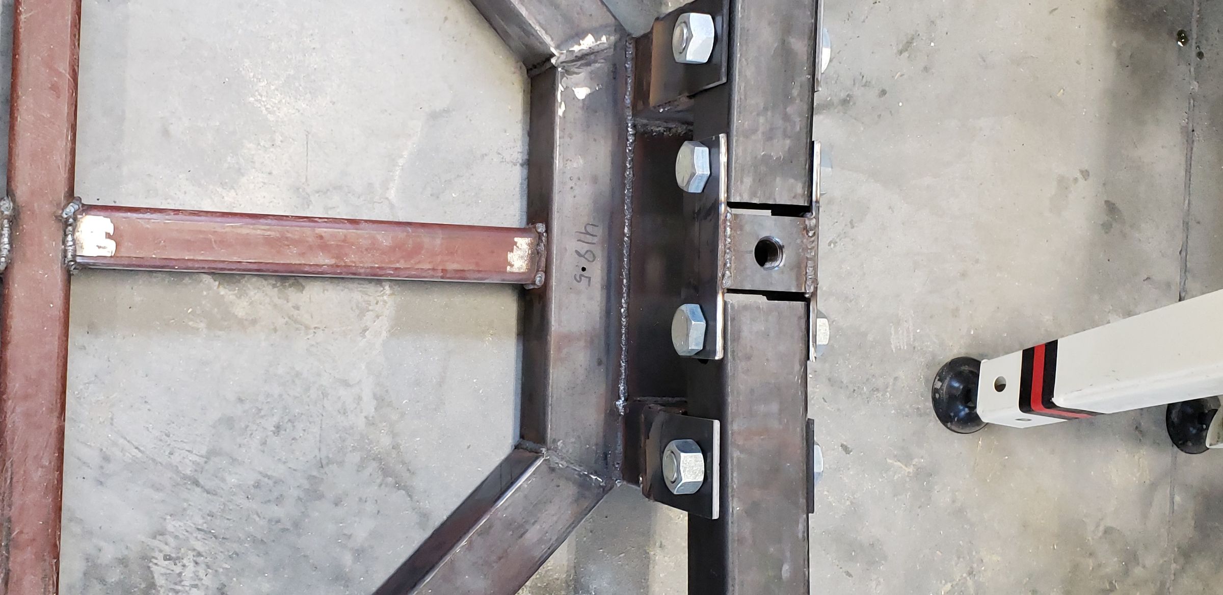How to Make a Mobile Base for a Kuka KR 100 : 34 Steps - Instructables