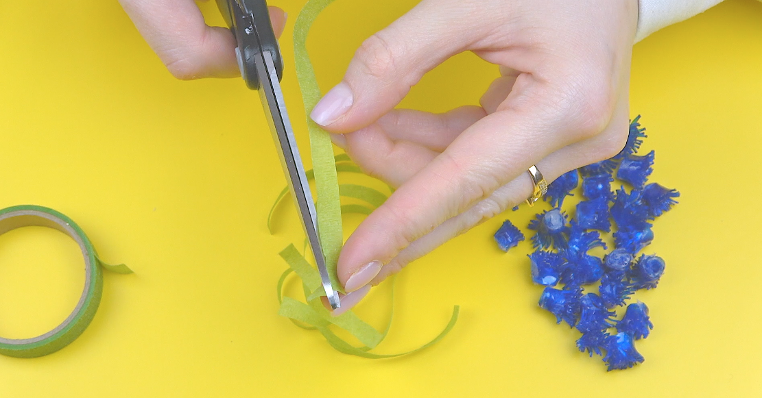 How to Make Very Easy and Beautiful Plastic Bottle Flower : 5 Steps ...