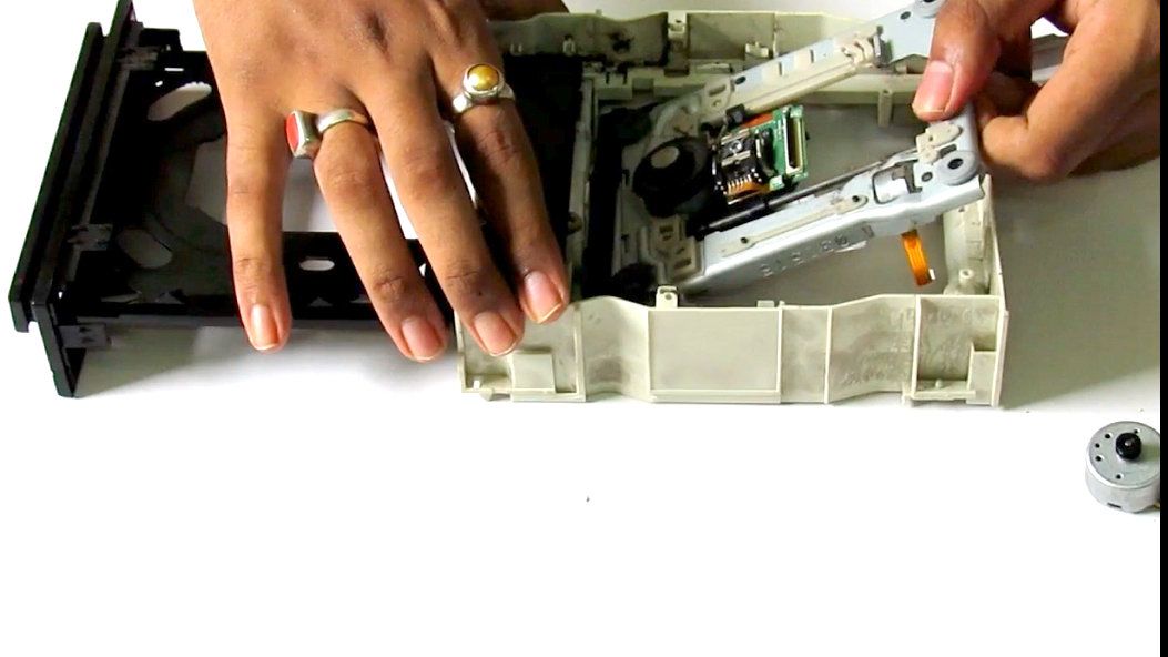 How to Salvage a DVD Drive for Free Parts : 7 Steps (with Pictures ...