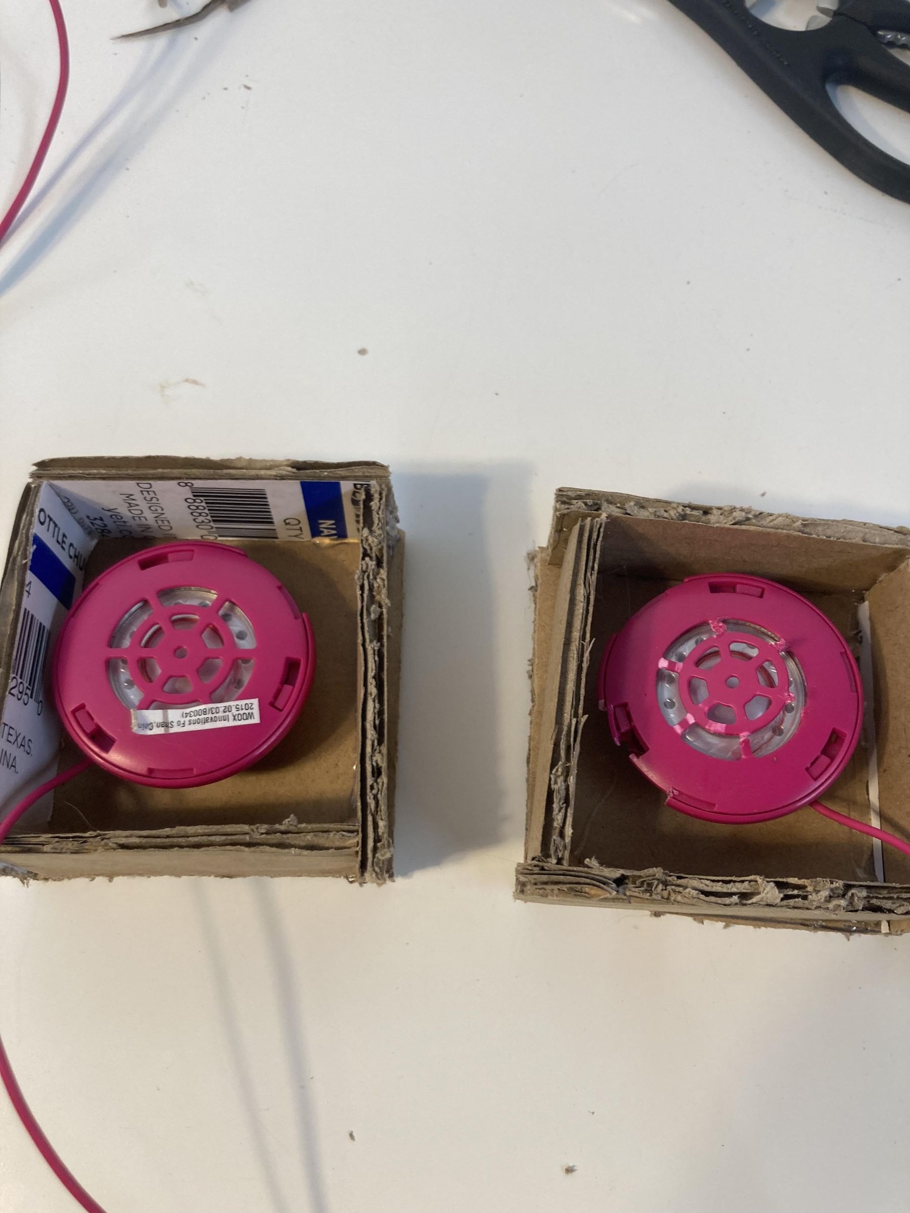 Cardboard Portable Speaker From Headphones | MatteoTheMaker : 4 Steps ...
