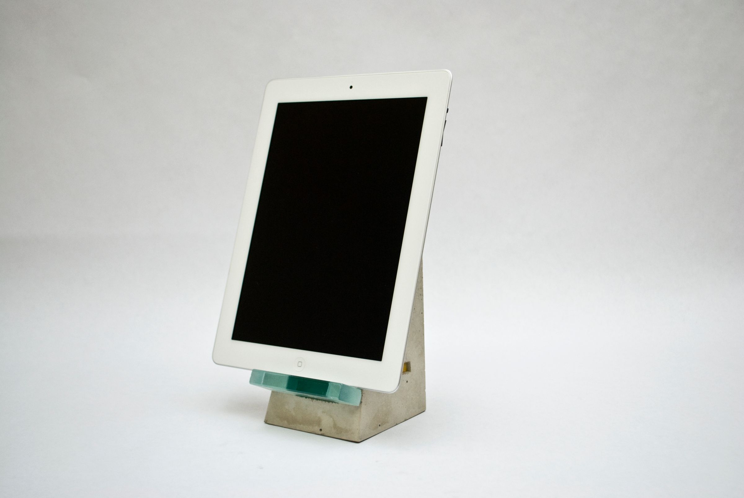 DIY CONCRETE :: Concrete IPad Stand : 6 Steps (with Pictures ...