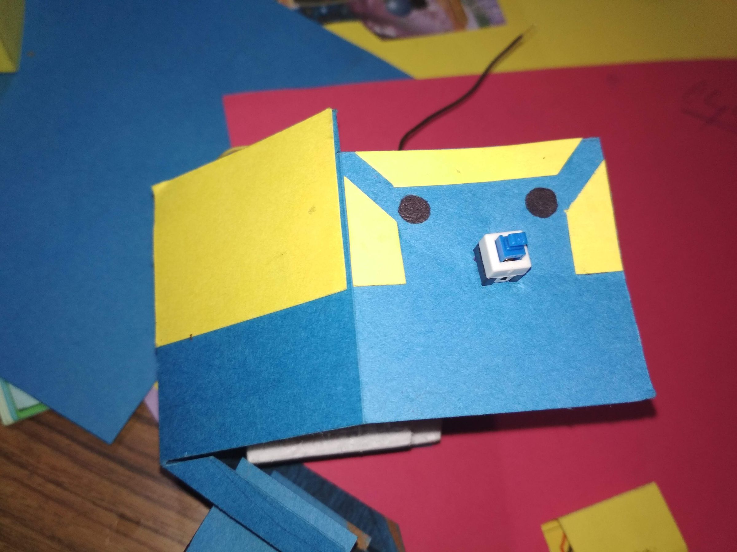 Minion Cubecraft Toy (A Flashlight Toy) : 4 Steps - Instructables