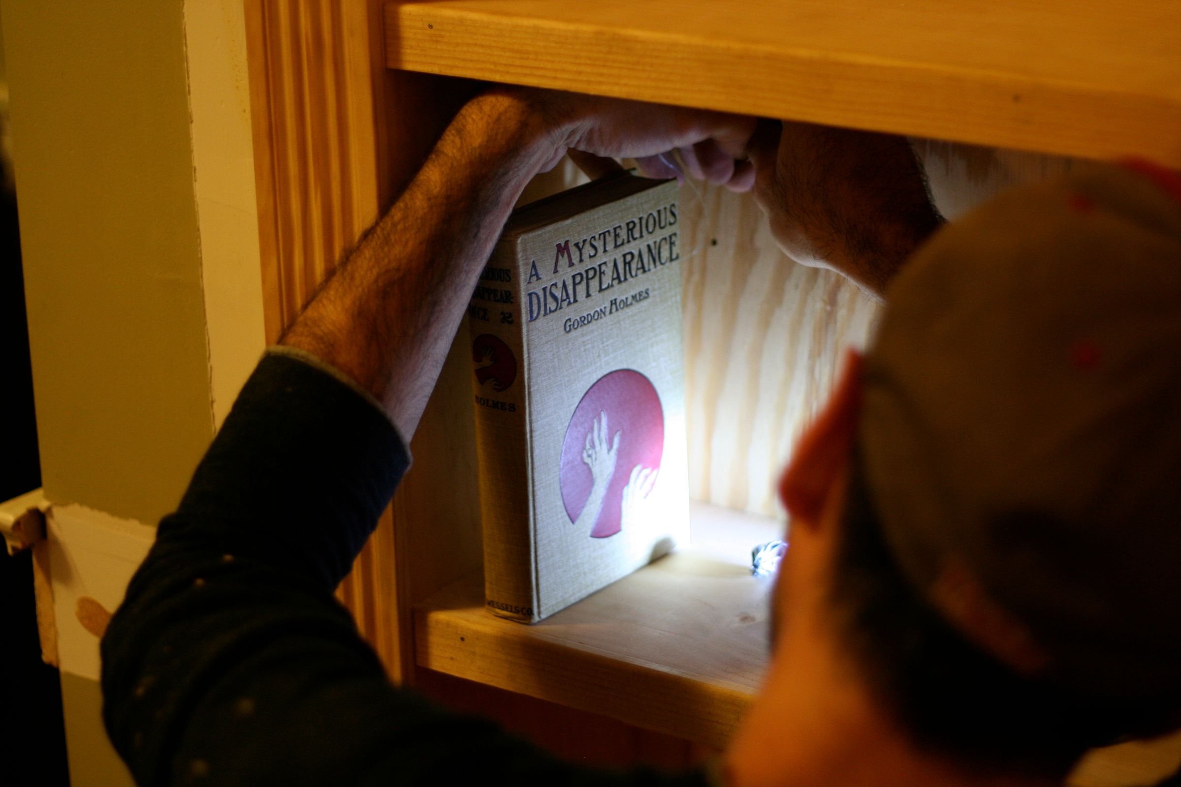 The Mysterious Bookcase : 3 Steps (with Pictures) - Instructables