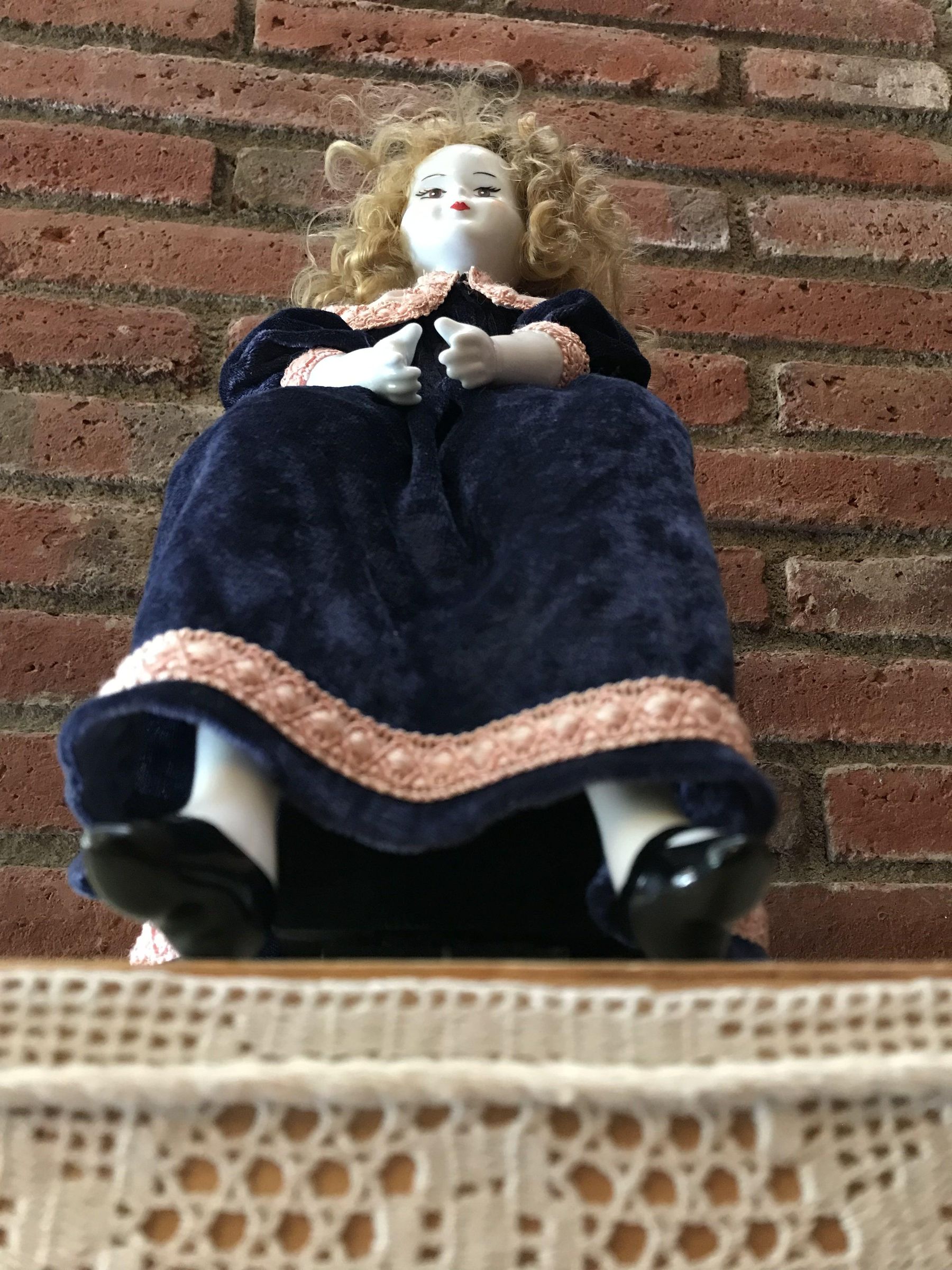 Possesed Doll ; Anabell : 6 Steps - Instructables