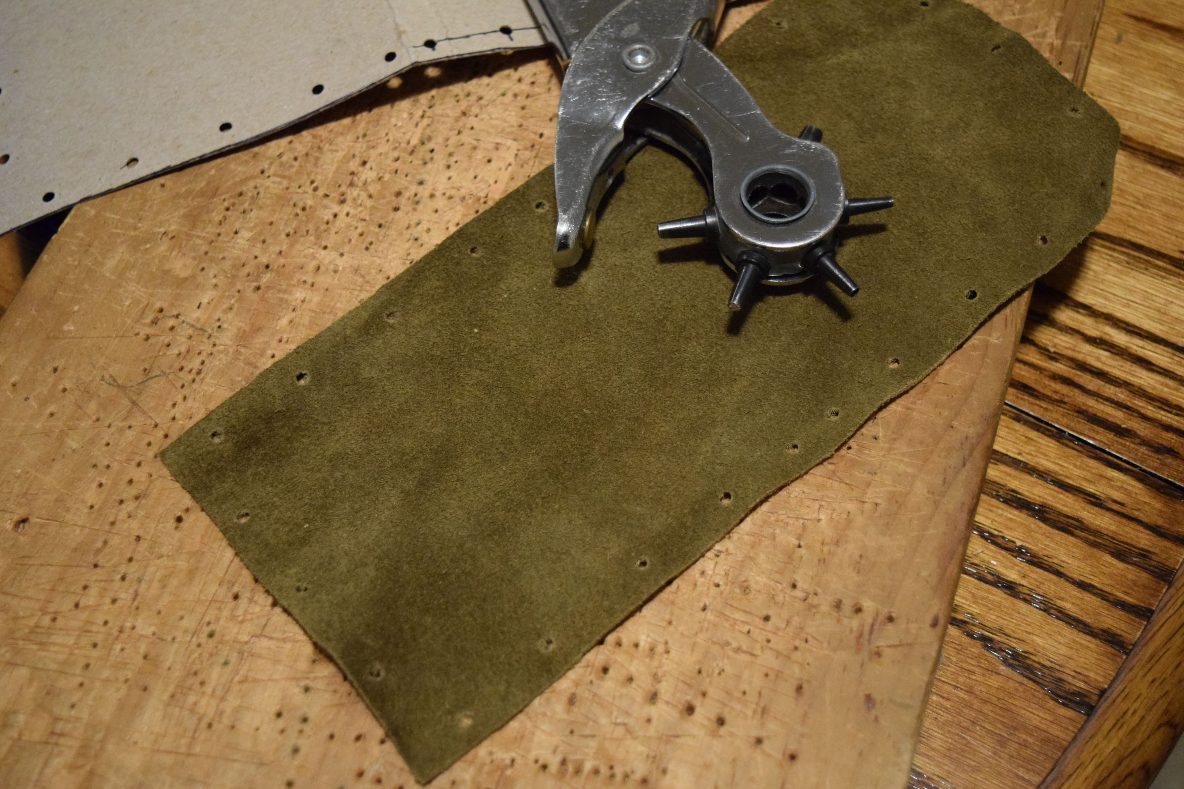 Simple Leather Project From Scraps : 8 Steps (with Pictures ...