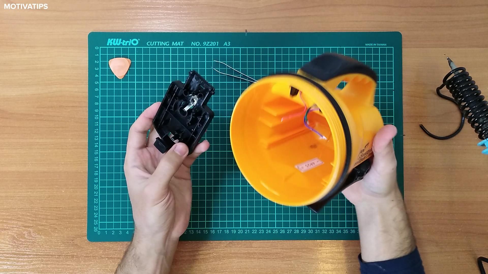 The Most Advanced Flashlight - COB LED, UV LED, and Laser Inside : 5 ...