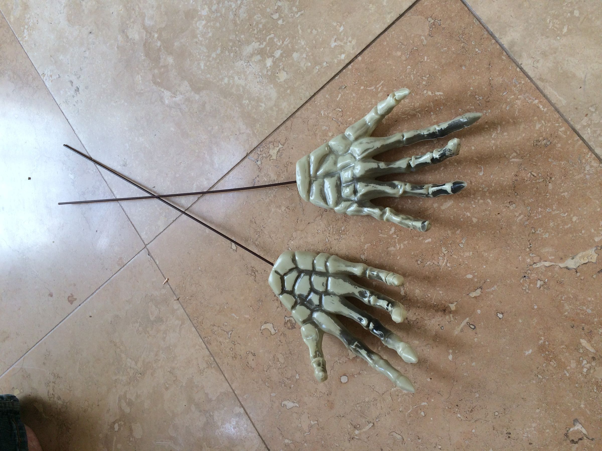 Quick and Spooky: Improving Dollar Store Skeleton Hands With a Heat Gun ...