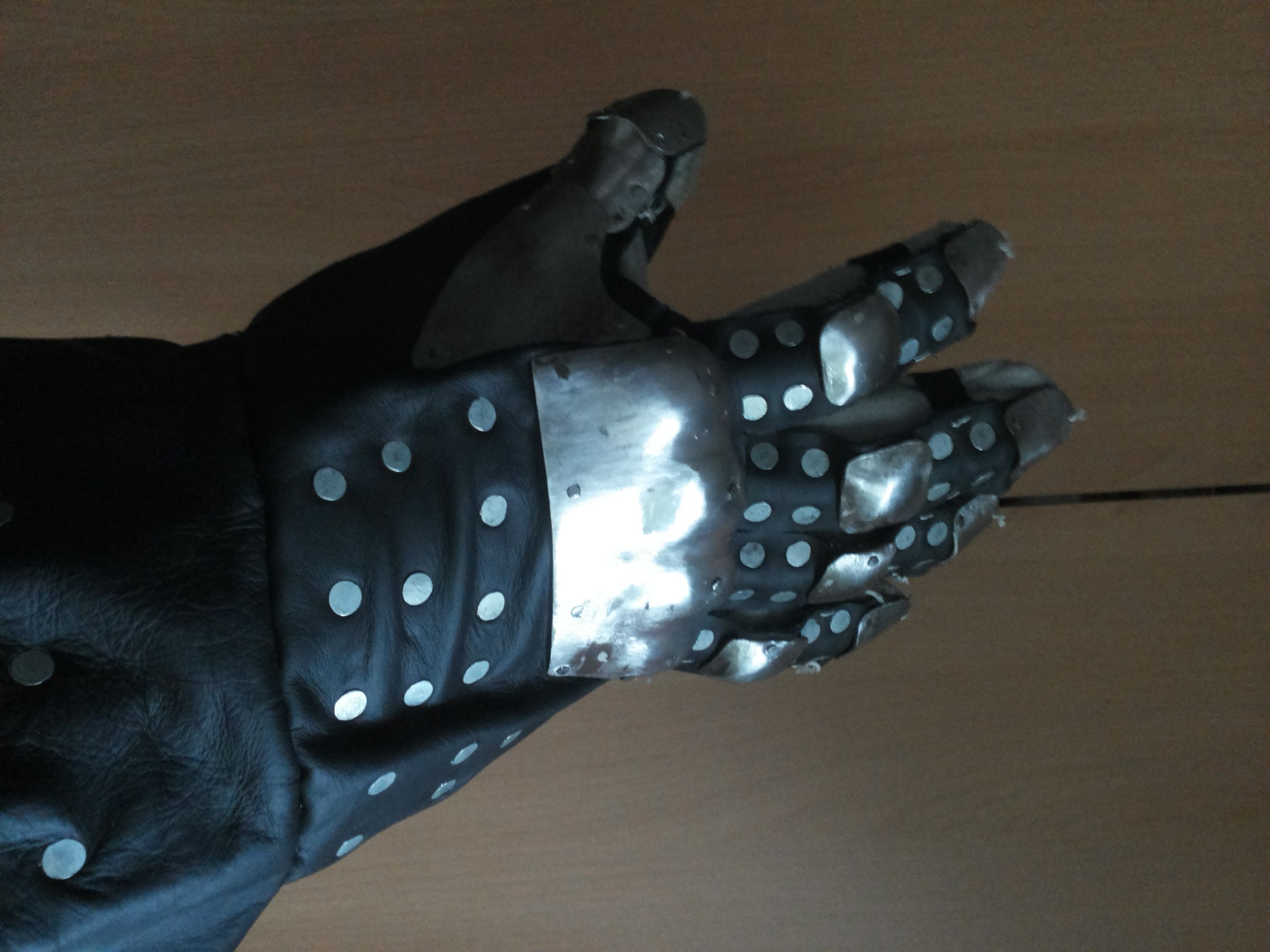 Medieval Visby Gauntlet : 7 Steps (with Pictures) - Instructables