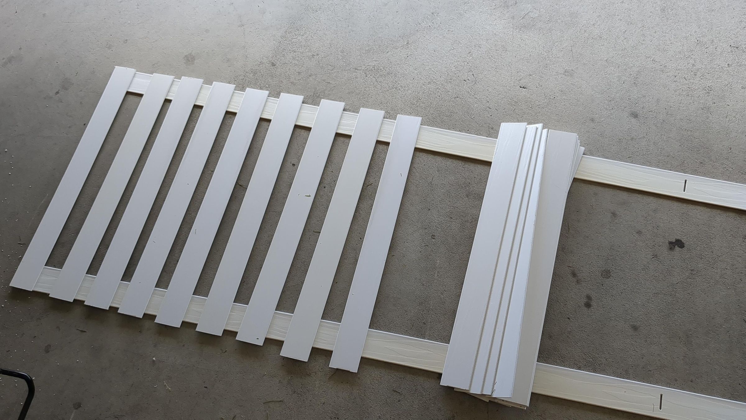 Repurpose Vinyl Blinds Into Modern Slatted Planter Wall : 12 Steps ...