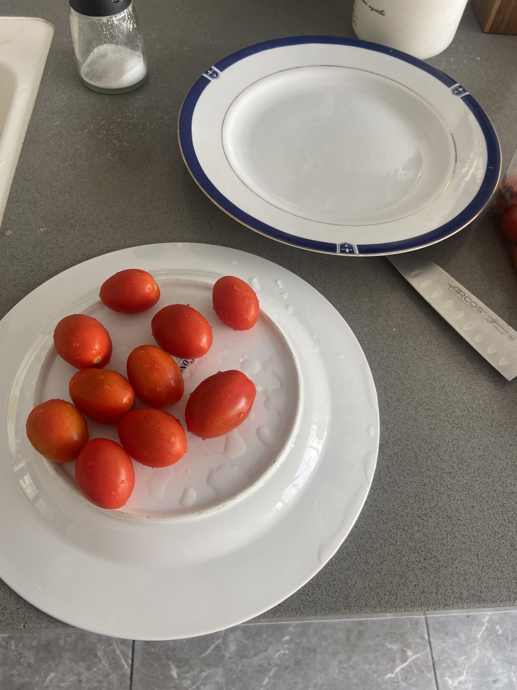 Cut Cherry Tomatoes With Only Two Plates : 5 Steps (with Pictures ...