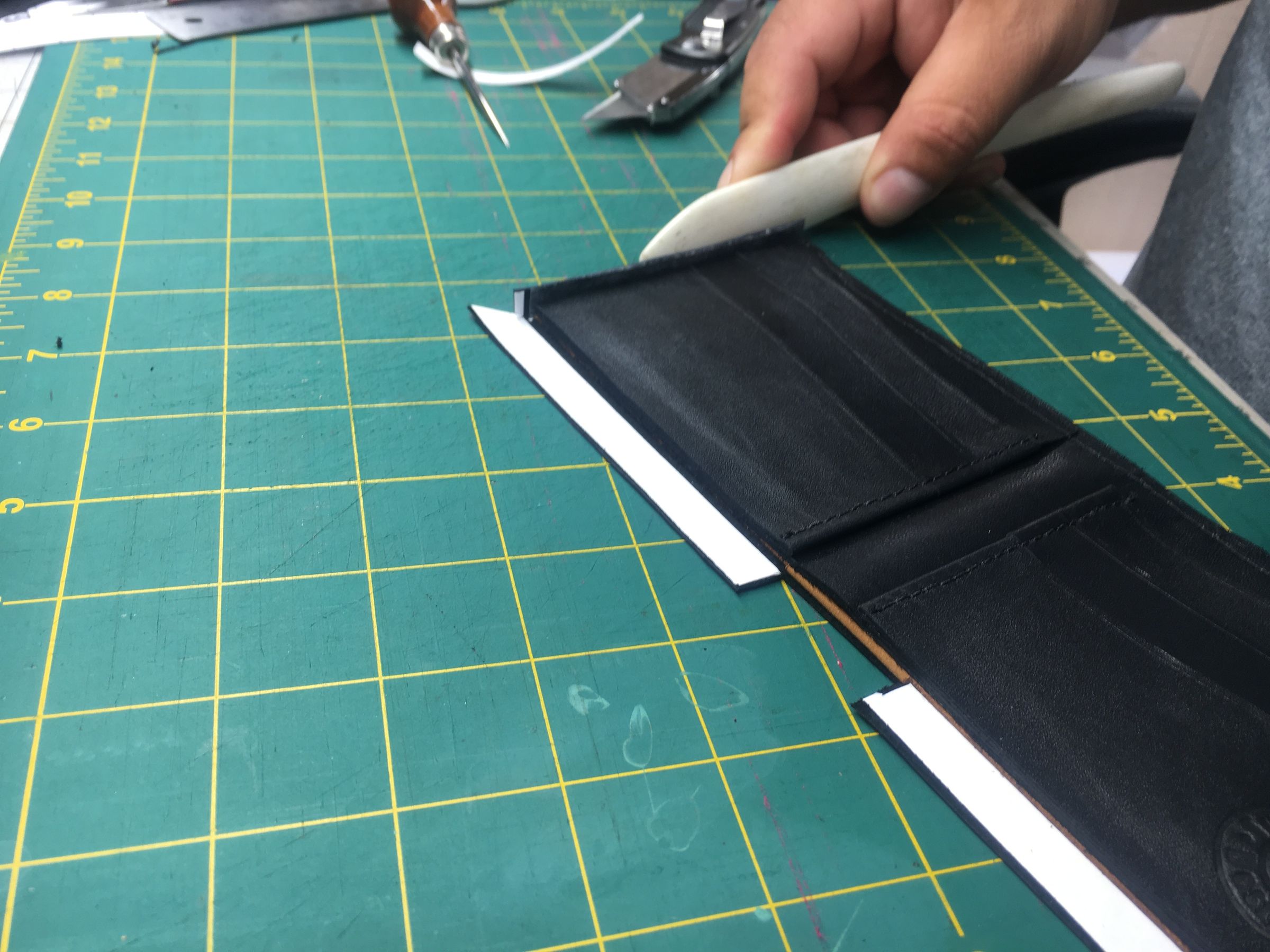 BIFOLD WALLET : 17 Steps (with Pictures) - Instructables