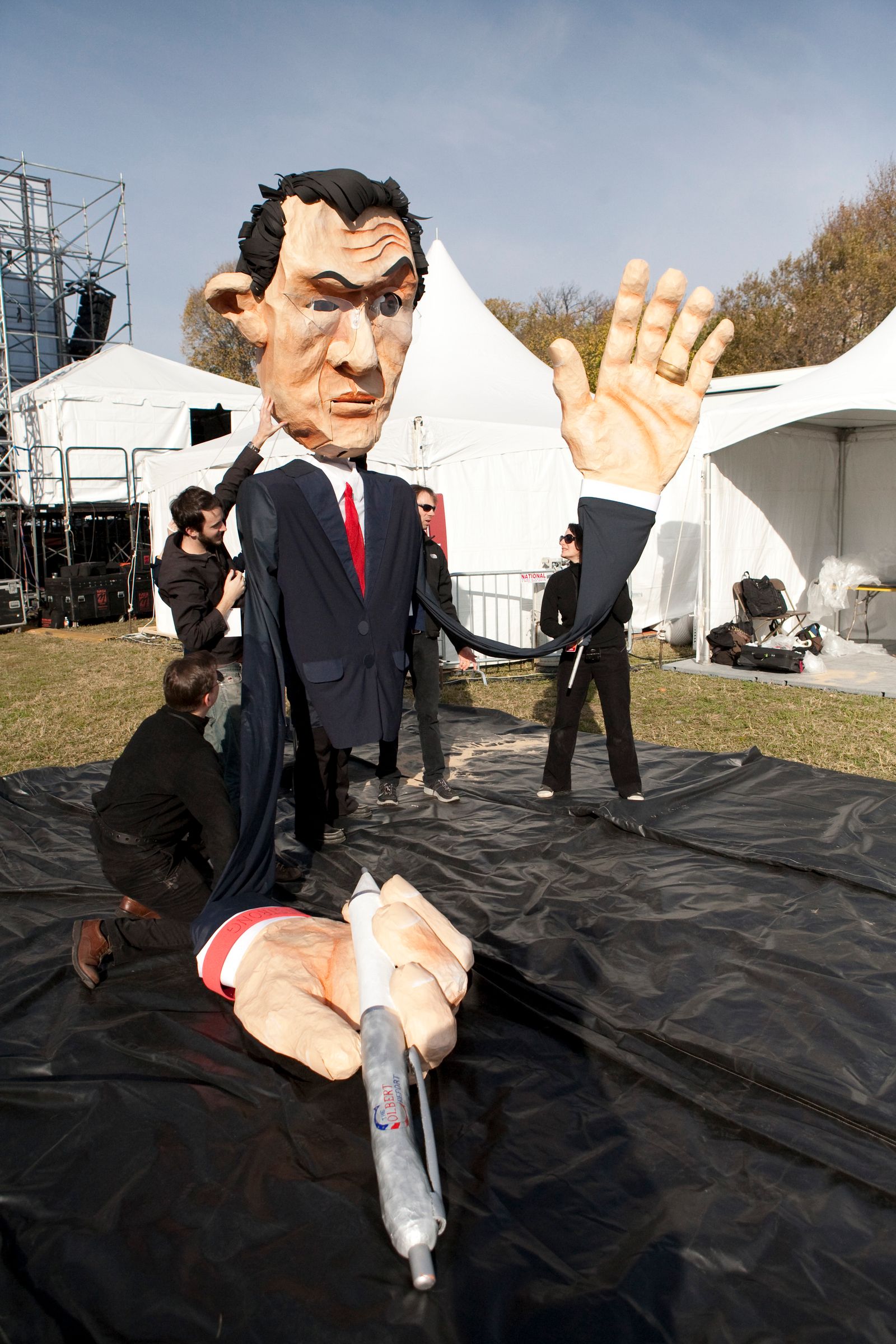 Creating a Giant Pageant Puppet : 8 Steps (with Pictures) - Instructables