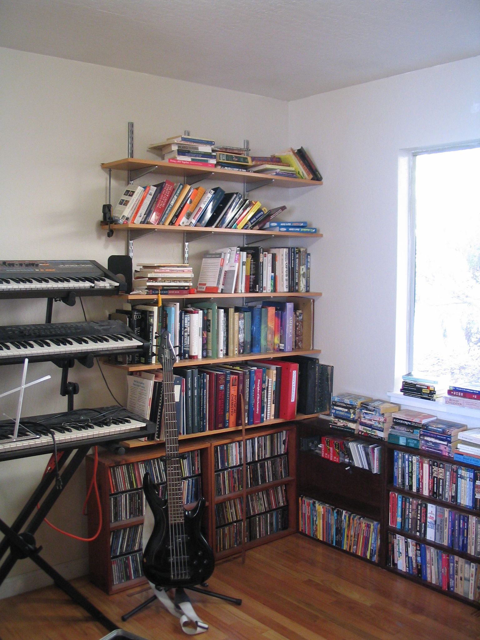 How to Install Standard-and-Bracket Book Shelves : 7 Steps (with ...