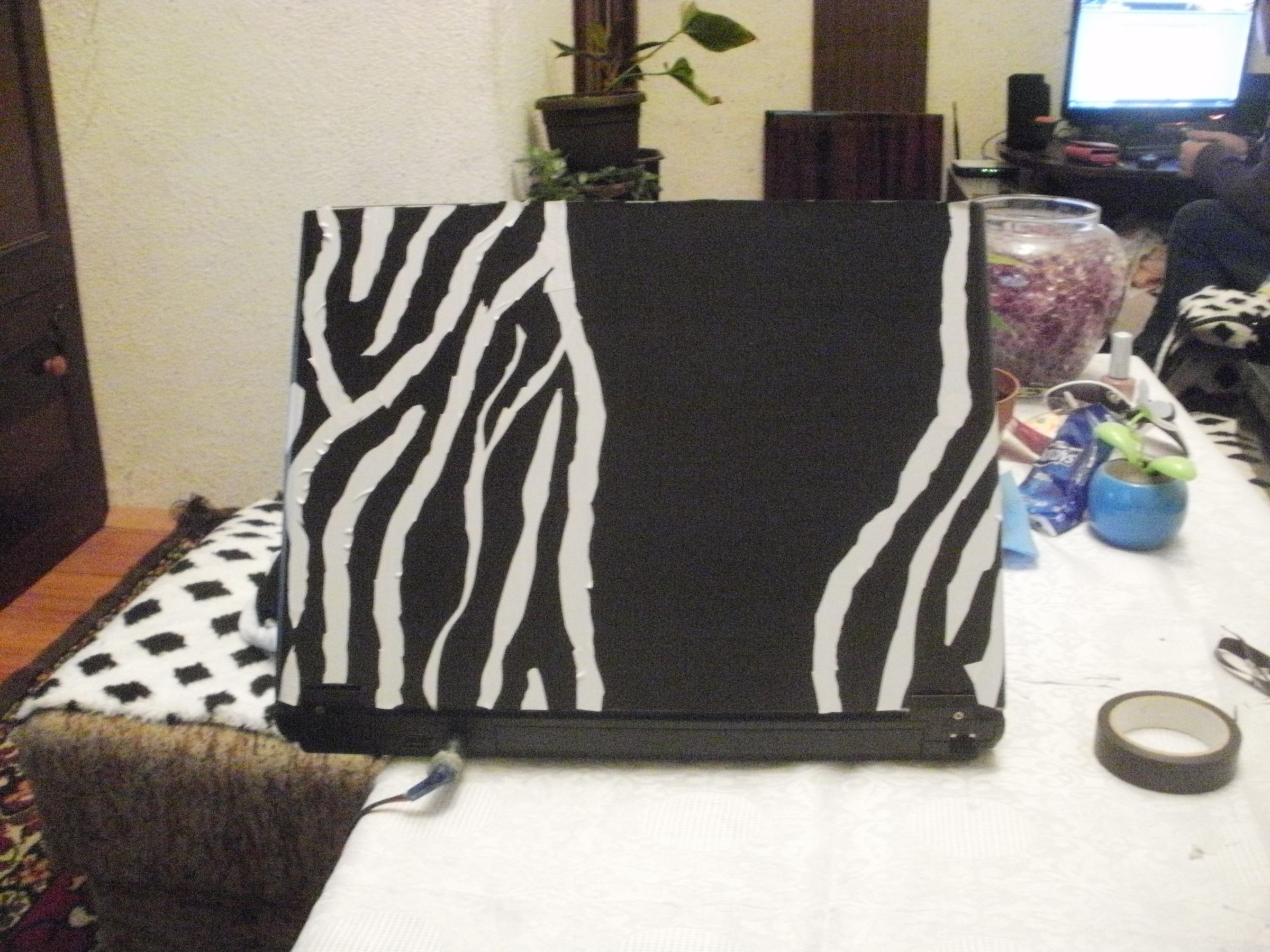 Duct Tape Laptop Skin : 4 Steps (with Pictures) - Instructables