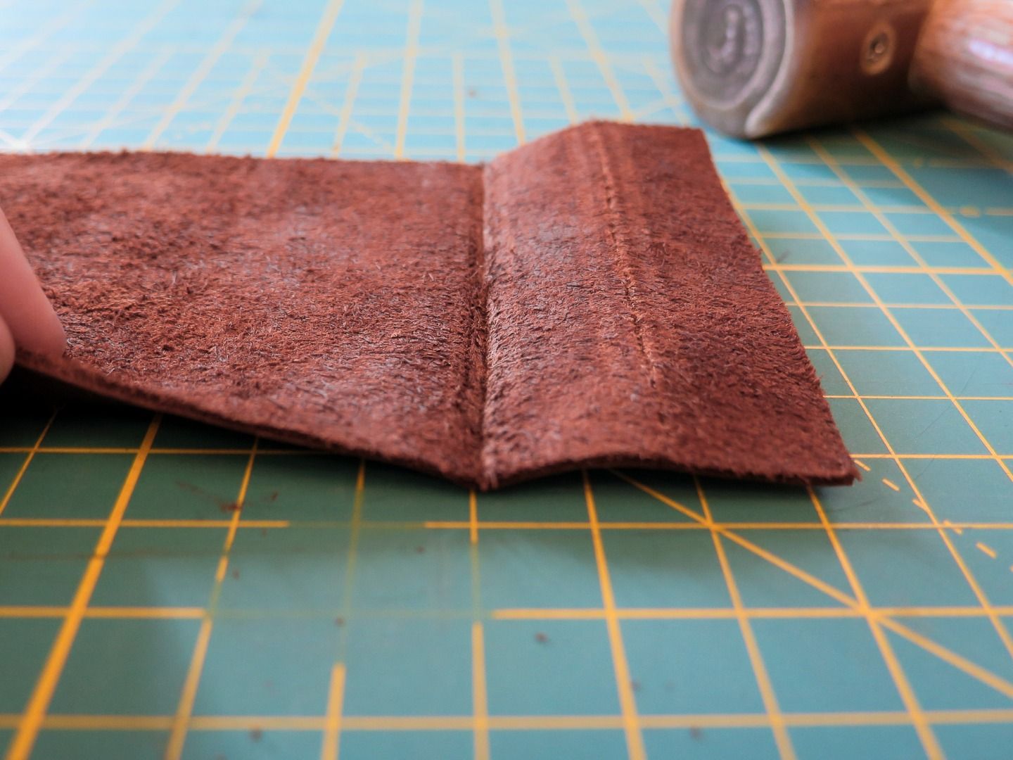 Gouging and Folding Leather : 6 Steps - Instructables