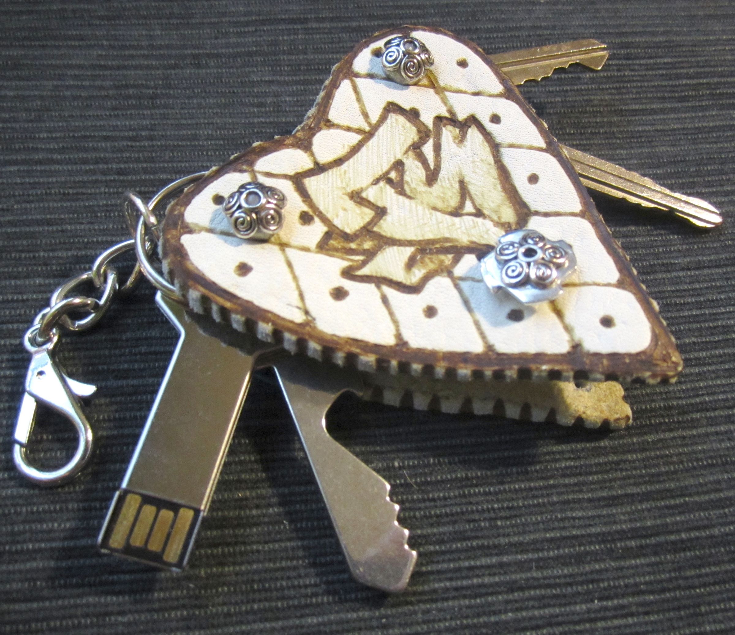 Hip Ladies' Leather Folding Keychain : 7 Steps (with Pictures ...