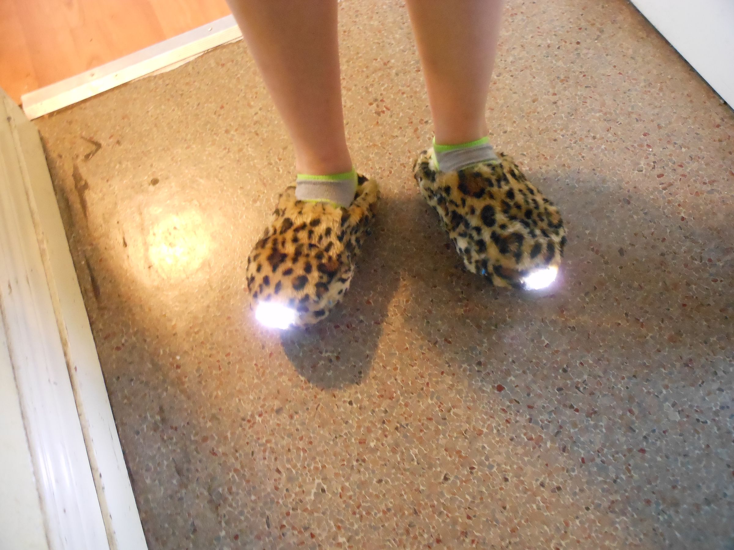 LED Slippers : 6 Steps (with Pictures) - Instructables