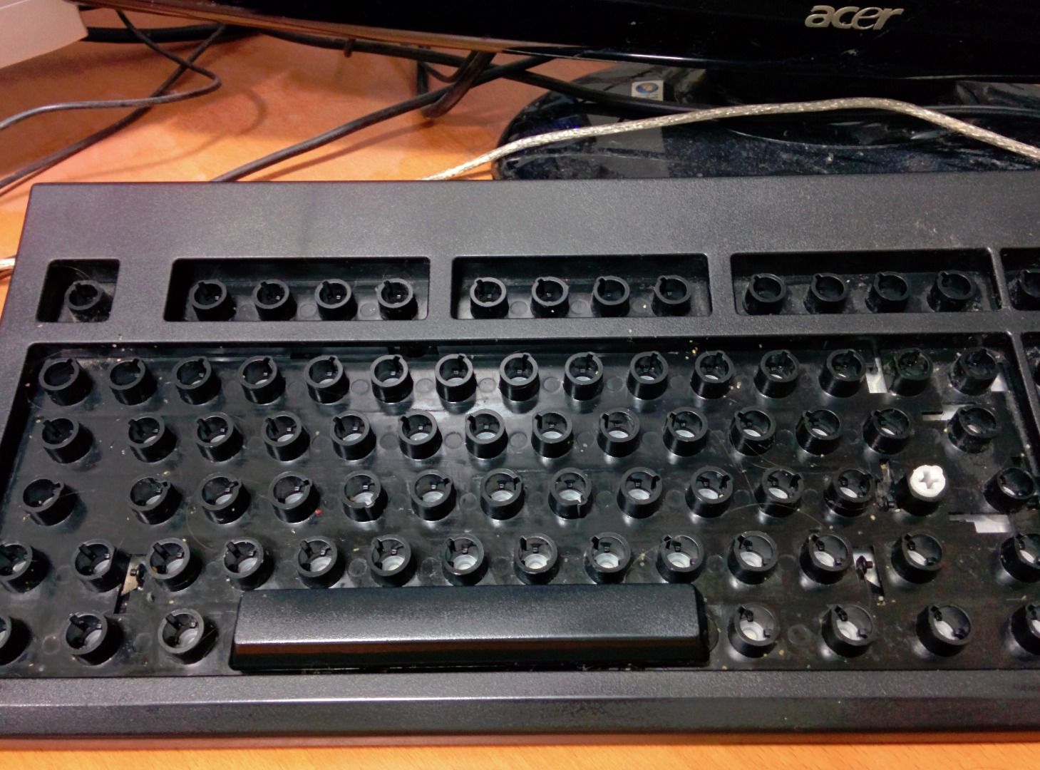 Clean a Very Used Keyboard : 8 Steps (with Pictures) - Instructables