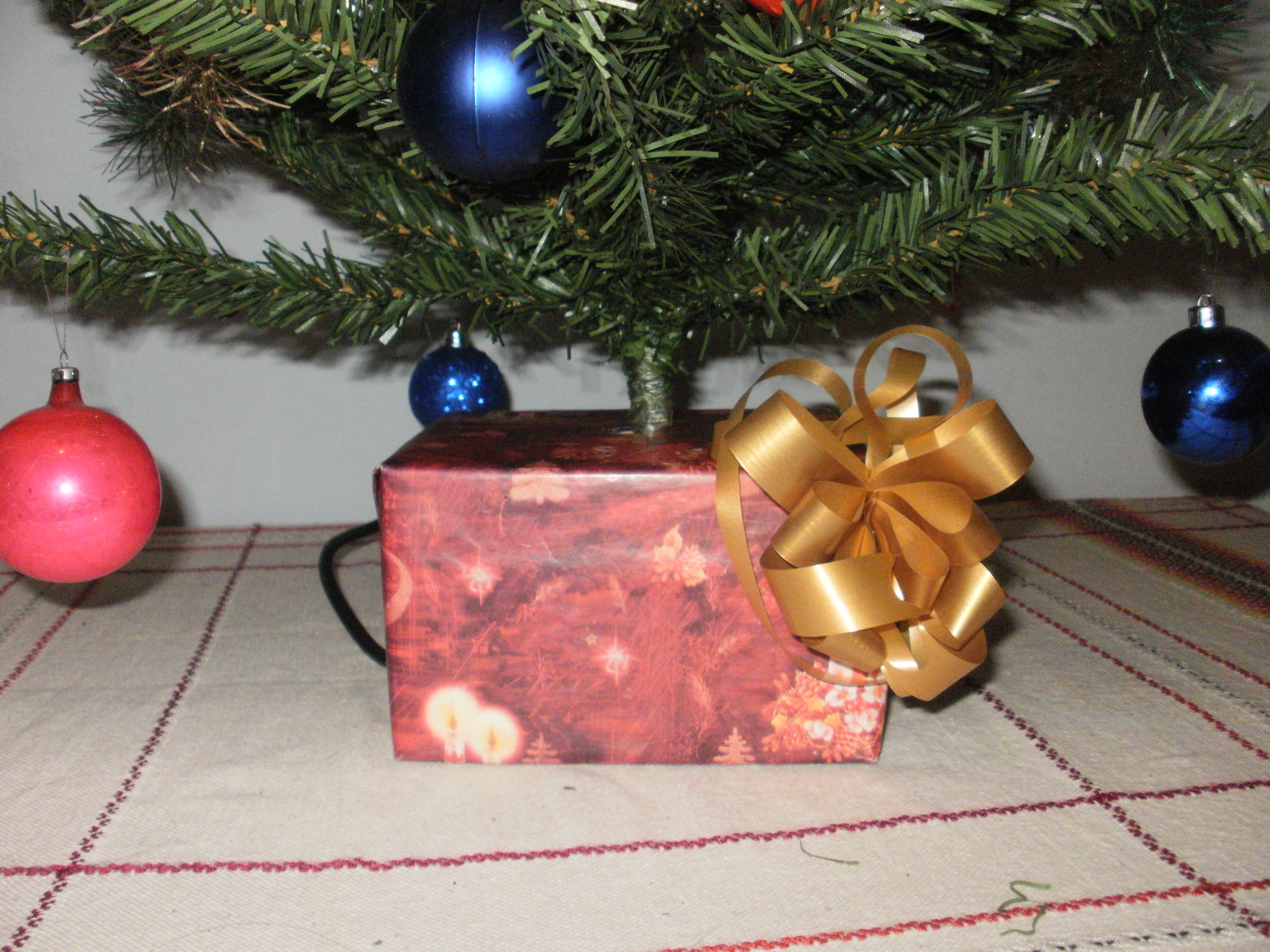 Rotating Christmas Tree : 9 Steps - Instructables