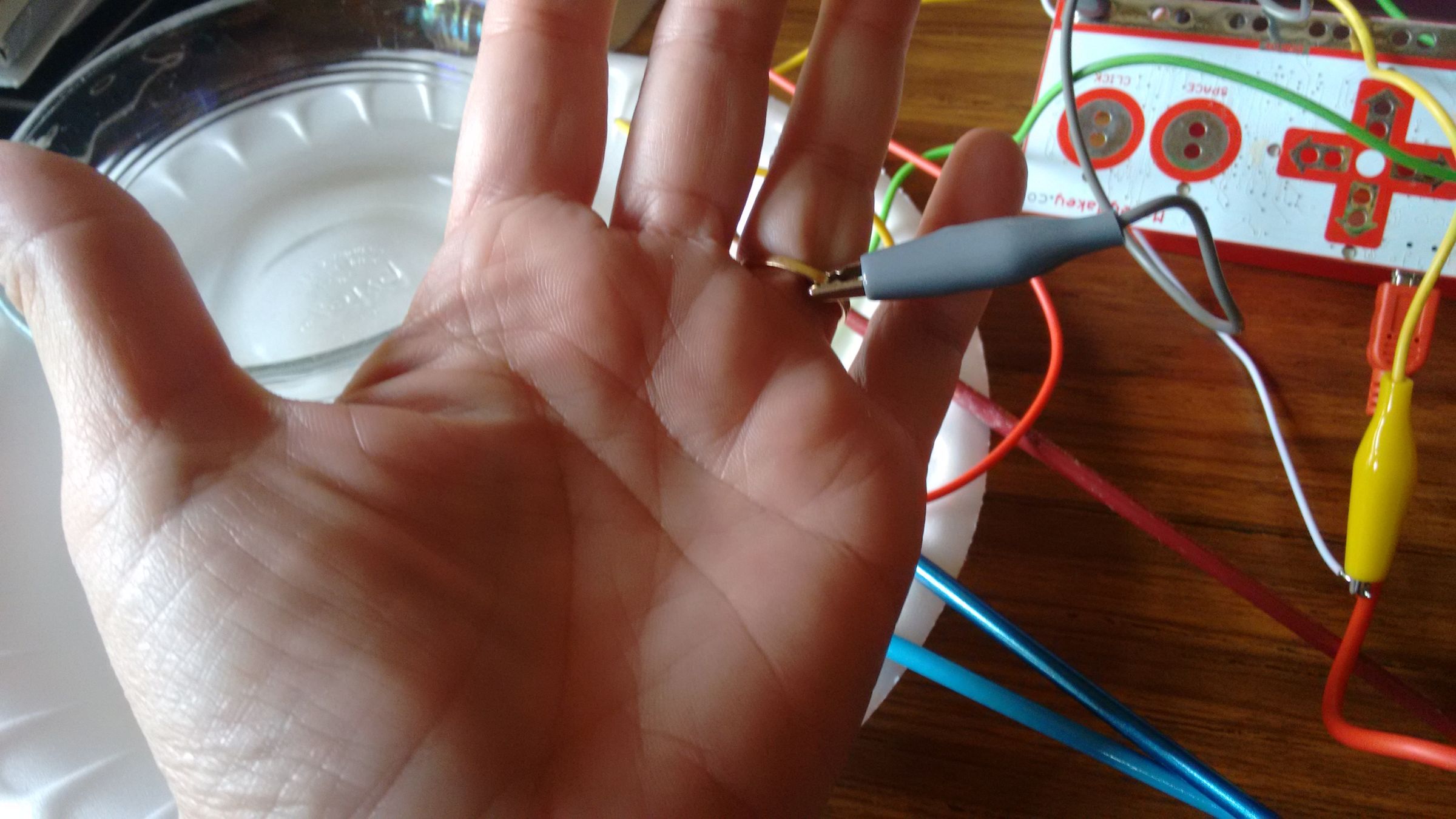 MaKey MaKey Audio Paintbrushes : 4 Steps - Instructables
