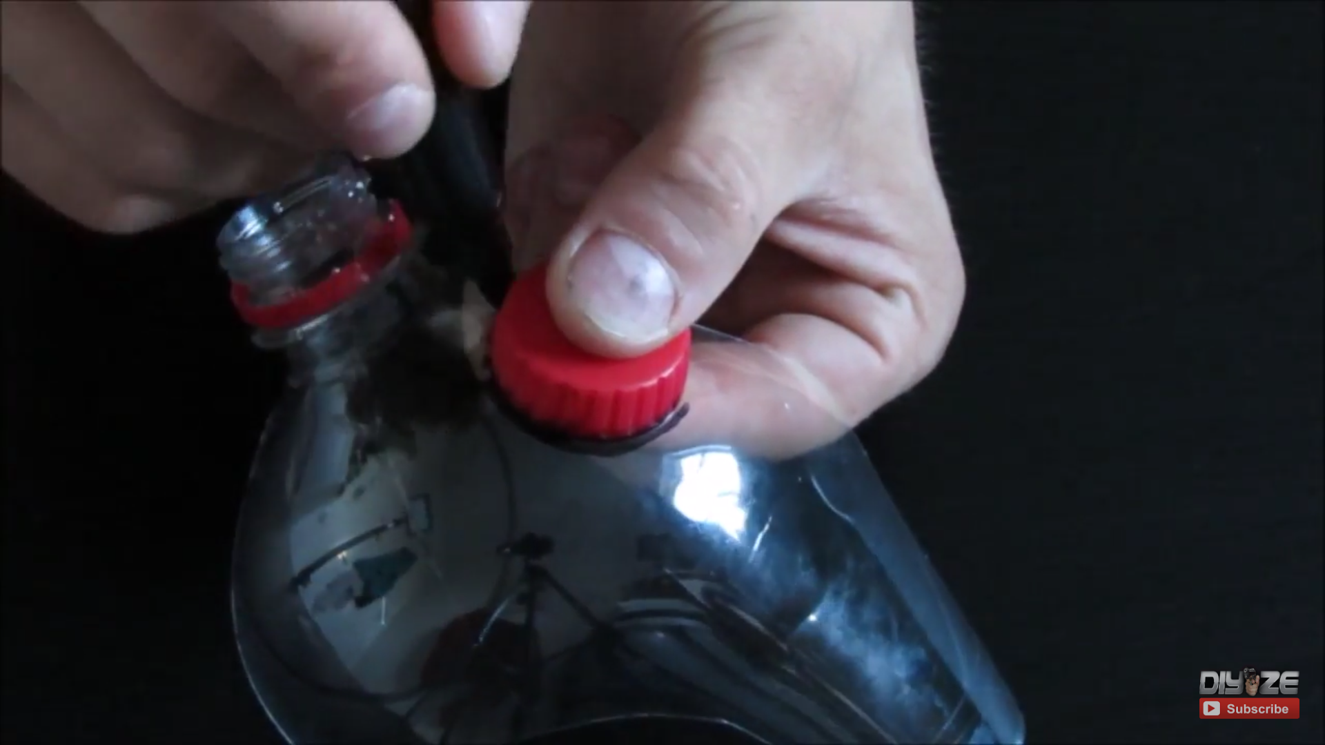 DIY MACRO LENS USING RECYCLED BOTTLE : 4 Steps - Instructables