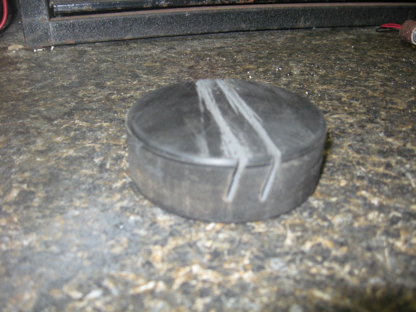 Hockey Puck Phone Stand-Minimalistic Version (v2.0) : 5 Steps (with ...