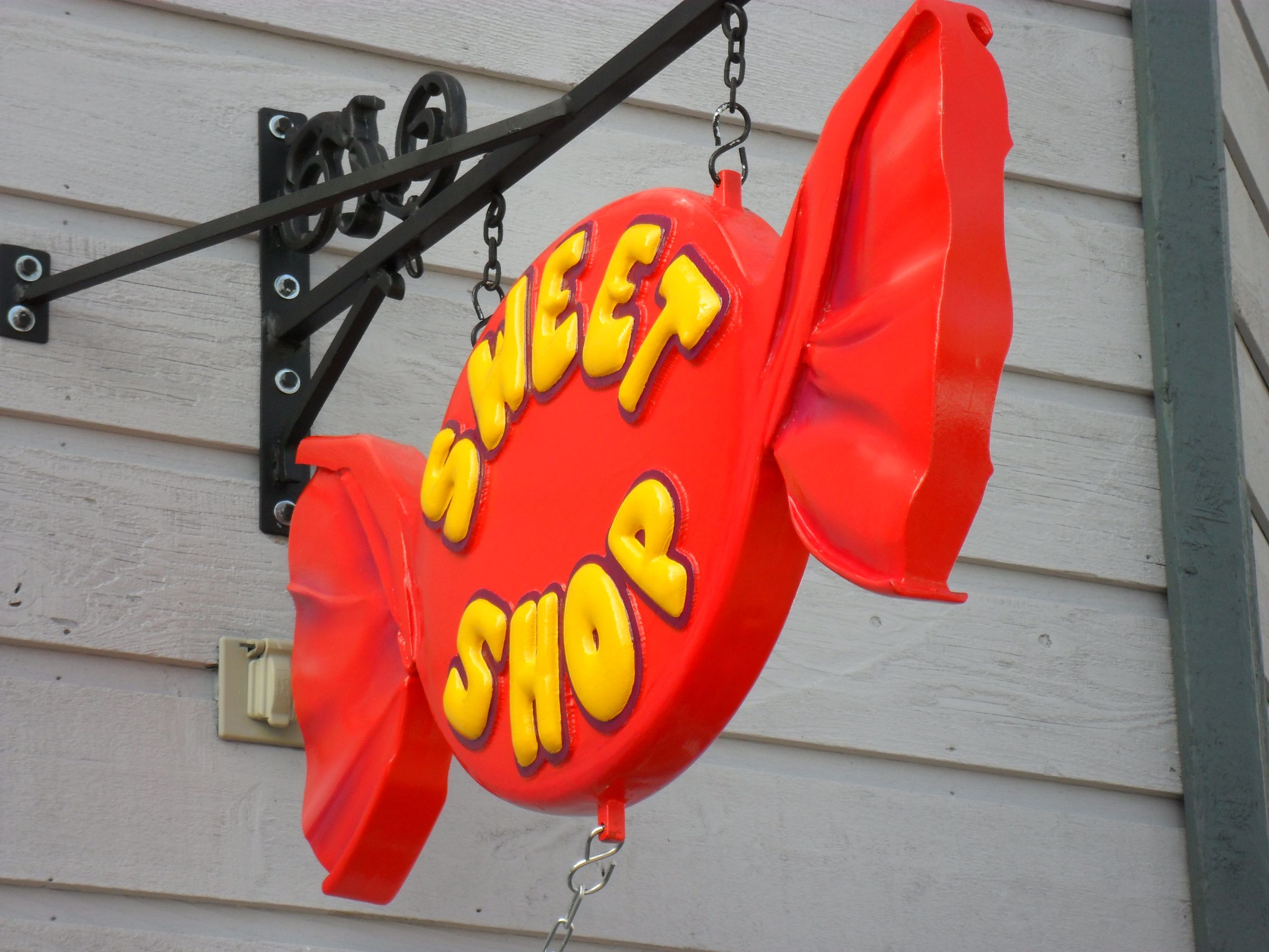 Large Wrapped Candy Sign - Instructables