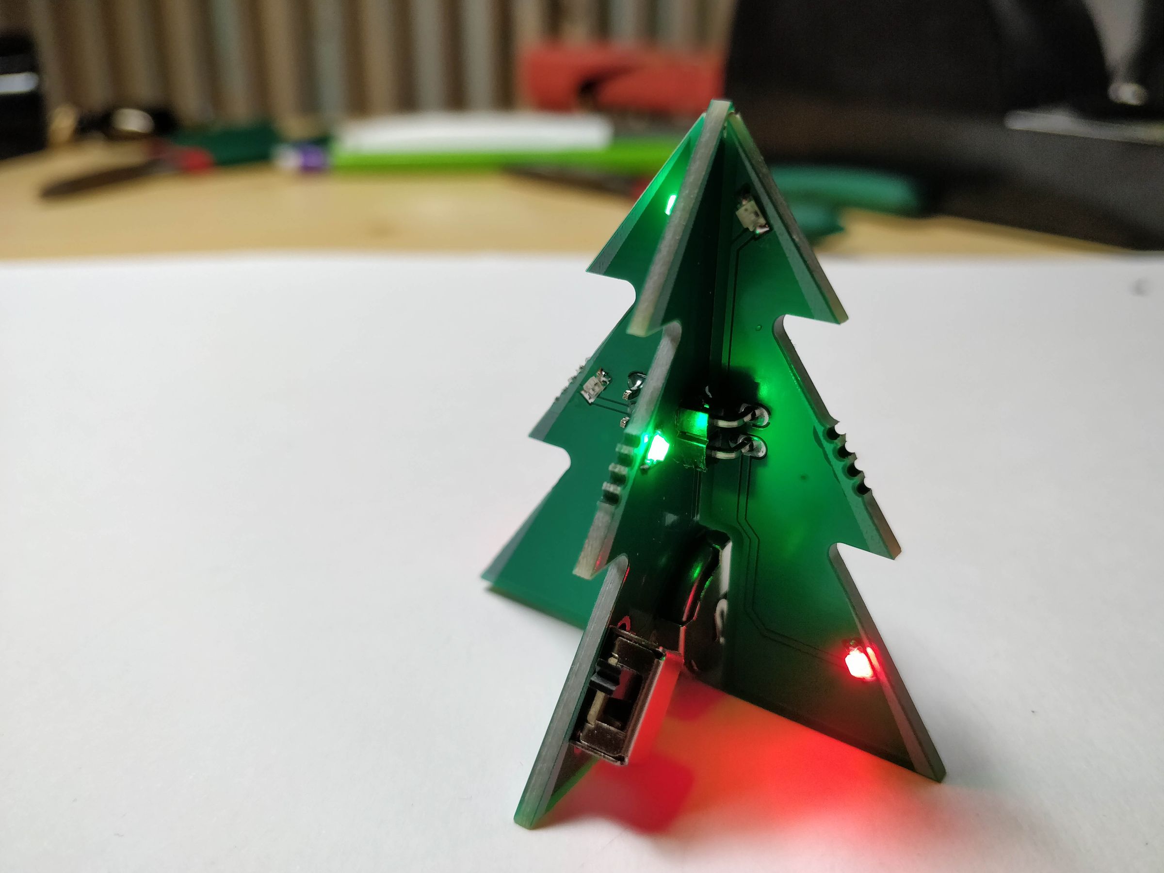 $1 PCB Christmas Tree : 7 Steps (with Pictures) - Instructables
