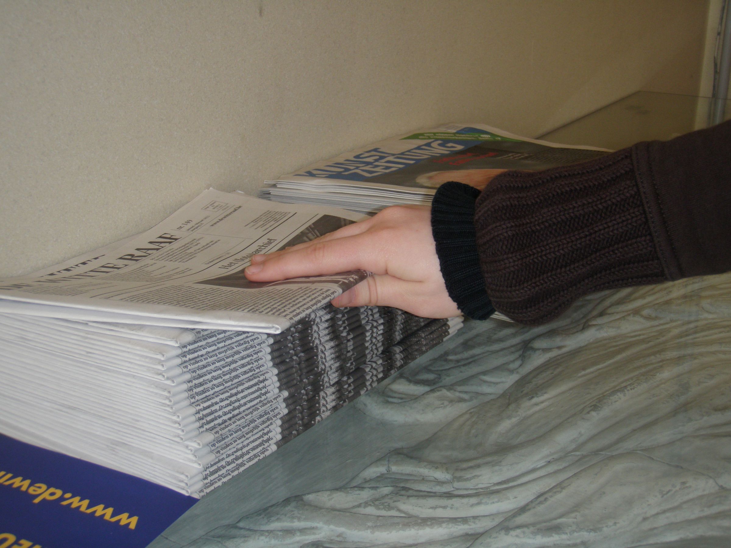 Paper Hat : 12 Steps - Instructables