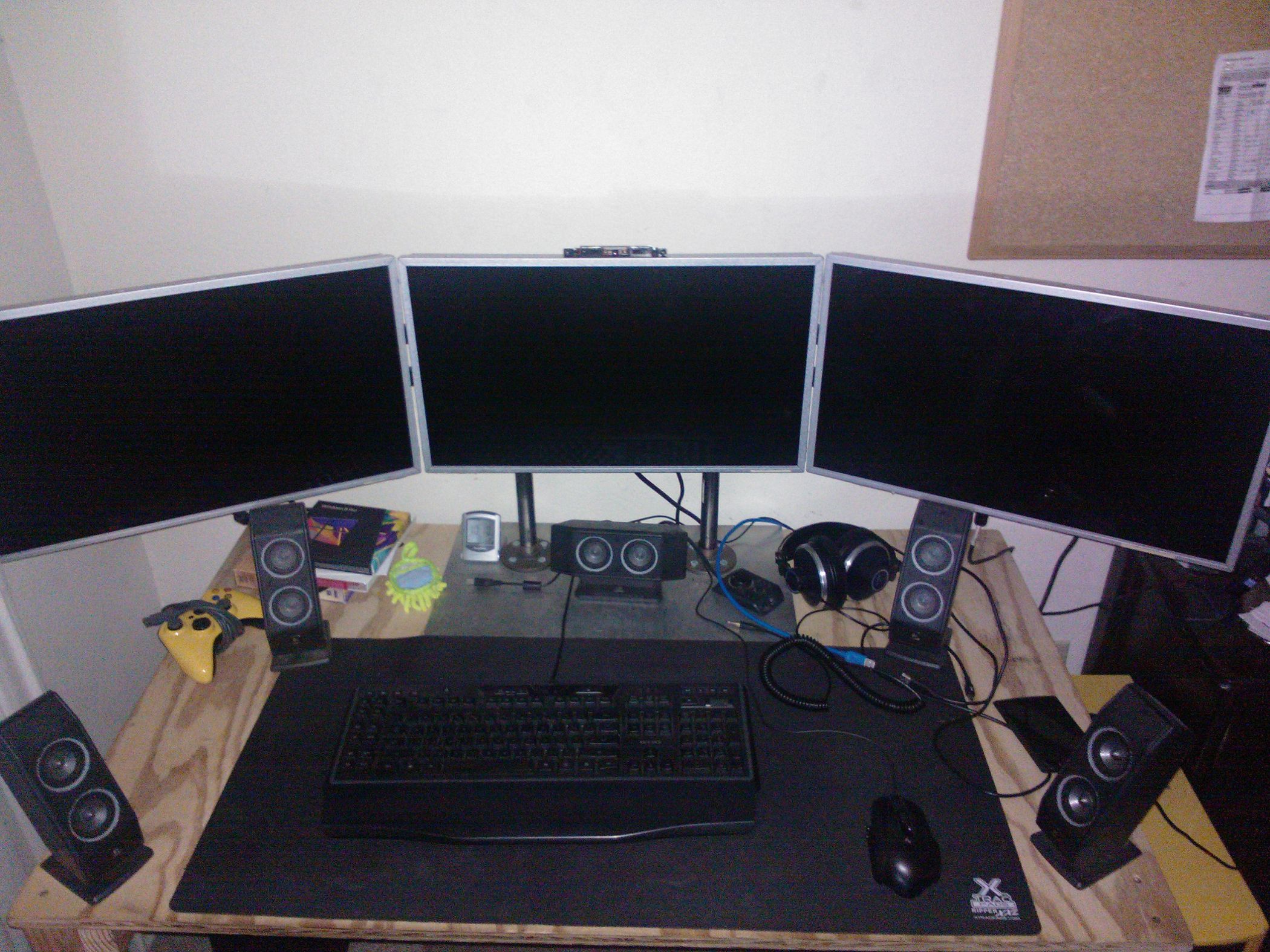 Triple Monitor Mount : 4 Steps (with Pictures) - Instructables